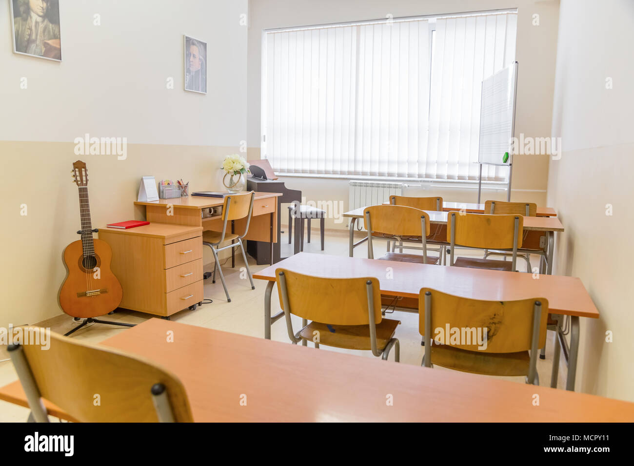 Modern daylight classroom for teaching music Stock Photo - Alamy
