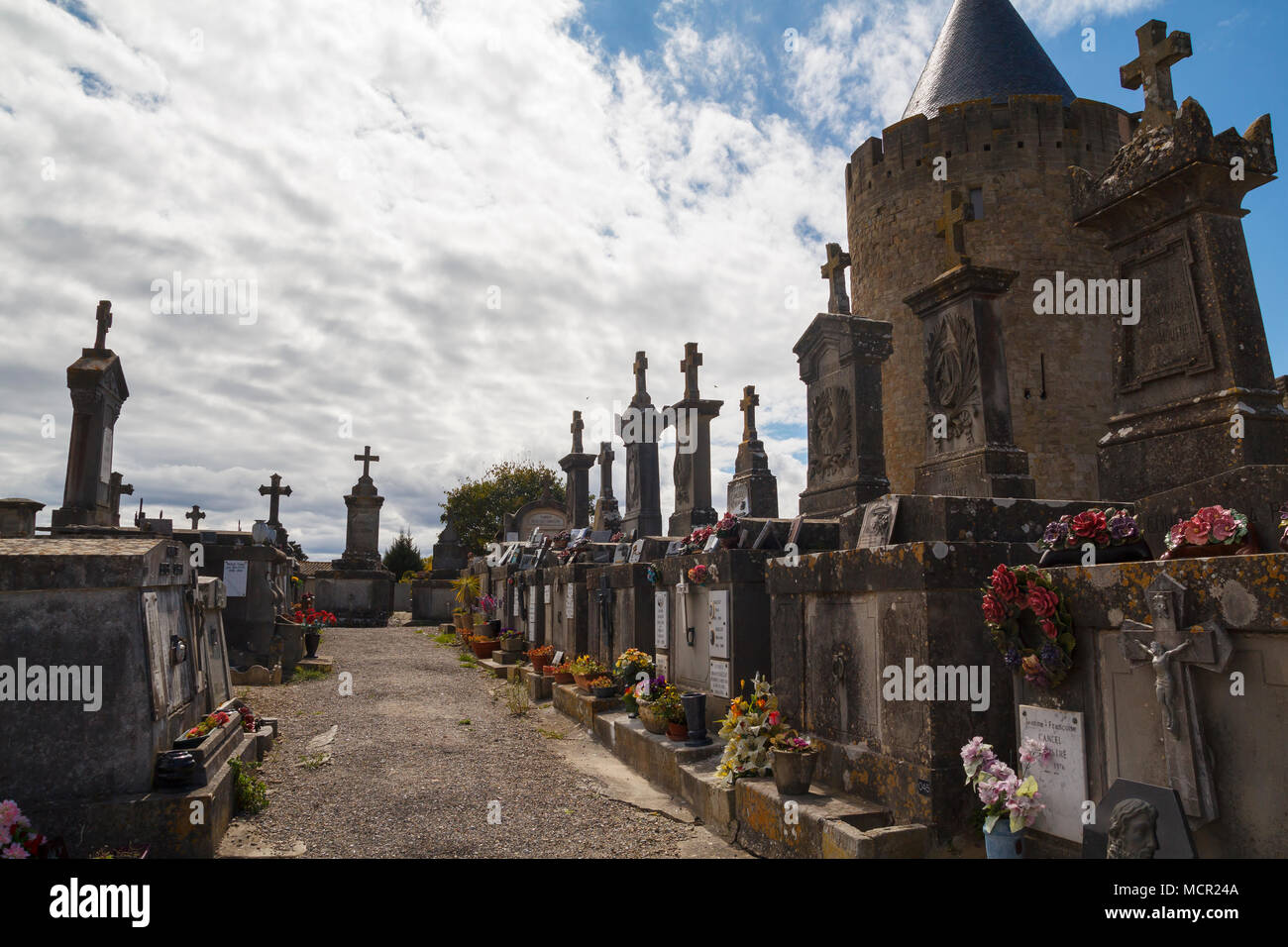 Medieval cemetery hi-res stock photography and images - Alamy