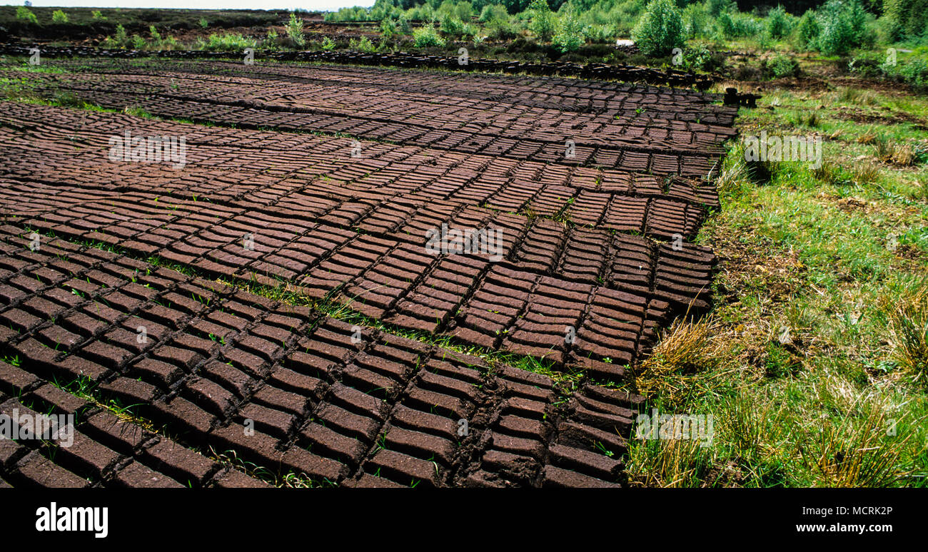 Turf cutting ireland hi-res stock photography and images - Alamy