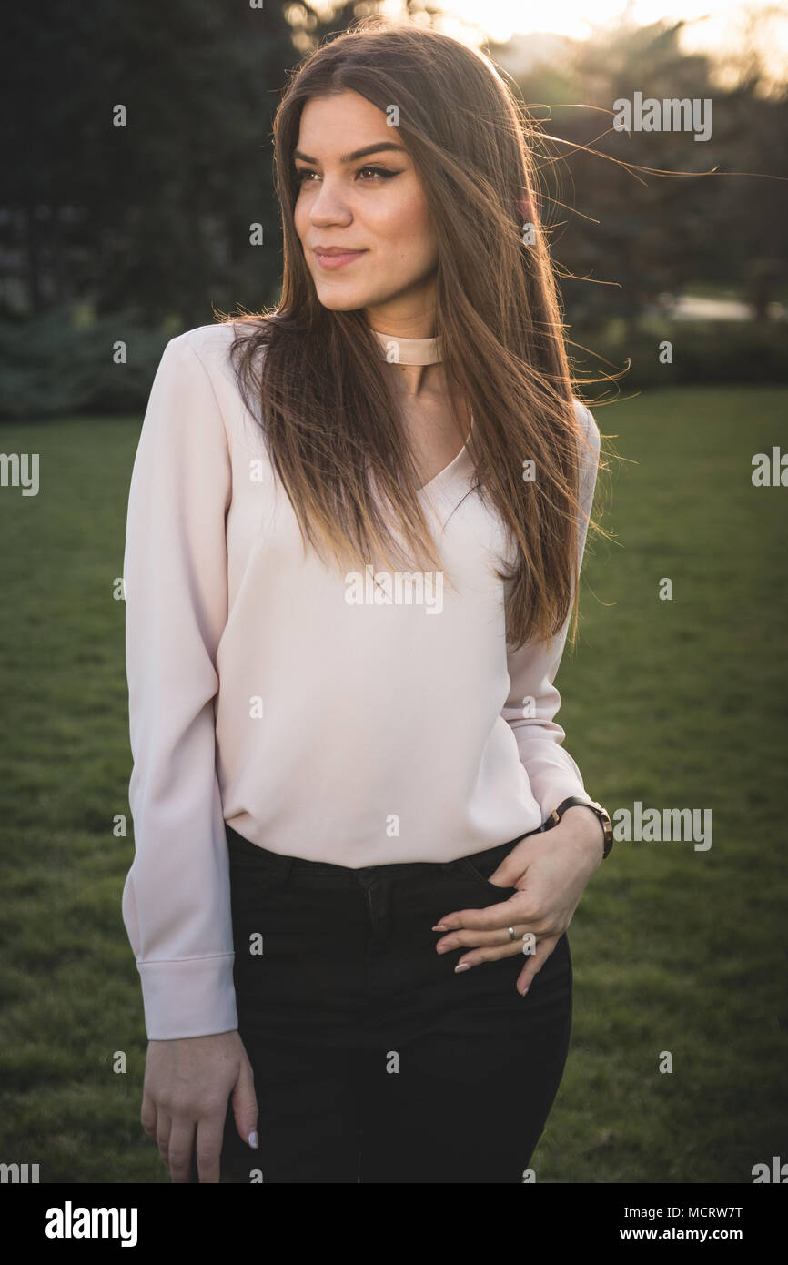 Pose posing model hi-res stock photography and images - Alamy