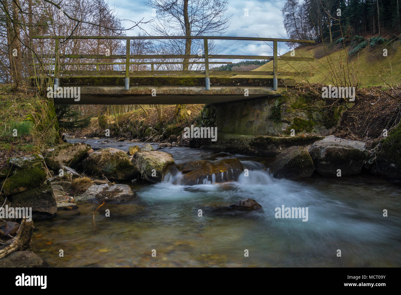 Moss covered bridge hi-res stock photography and images - Alamy