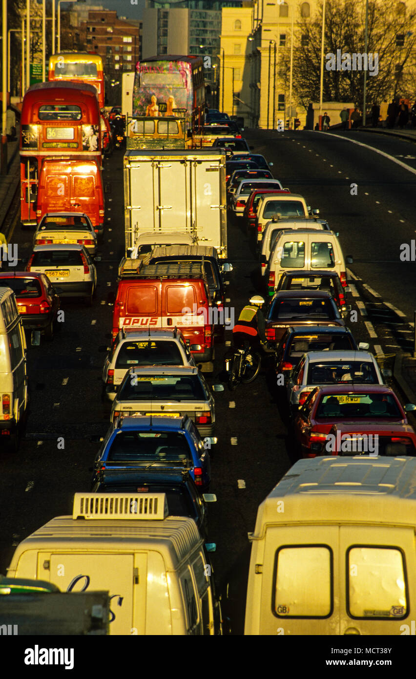 London traffic rush hour hi-res stock photography and images - Alamy