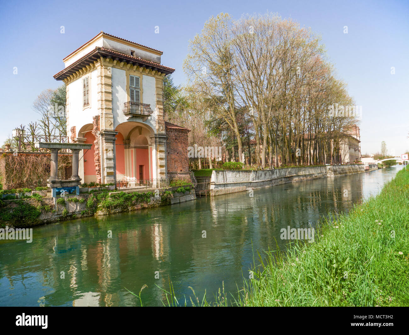 Navigable canal hi-res stock photography and images - Alamy