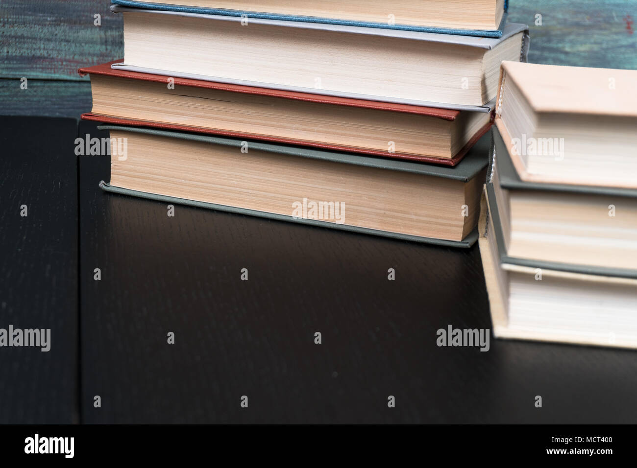 Many books in a bookstore or library Stock Photo - Alamy