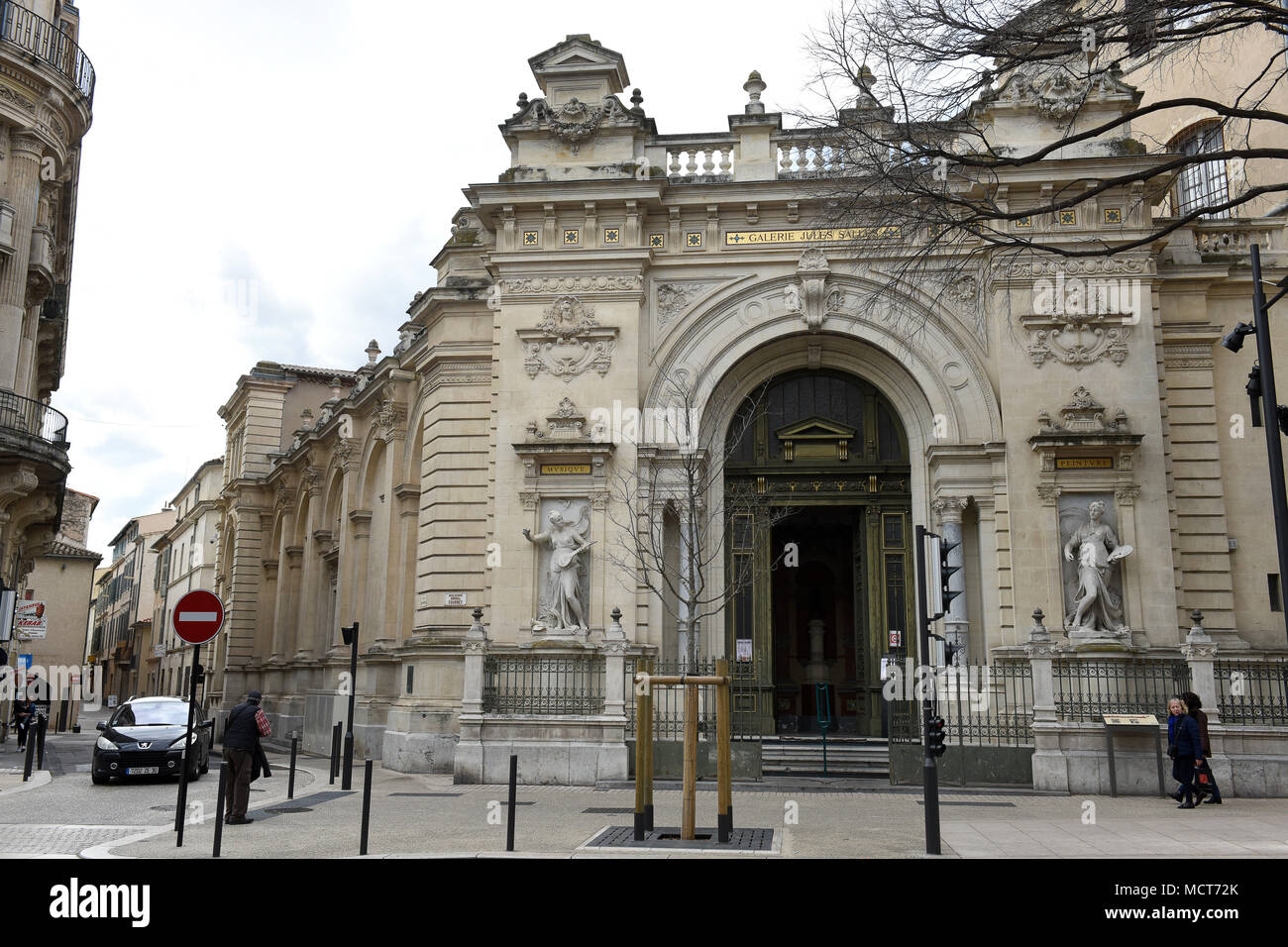 Nimes france museum hi-res stock photography and images - Alamy