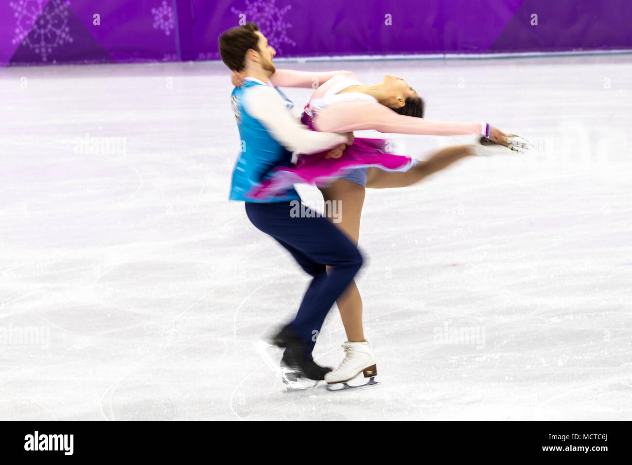 Motion blur action of Yura Min/Alexander Gamelin (KOR) in the Figure ...