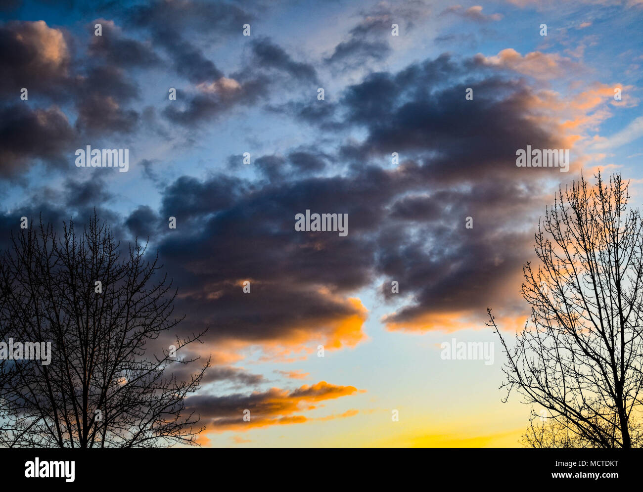 Colorful clouds hi-res stock photography and images - Alamy