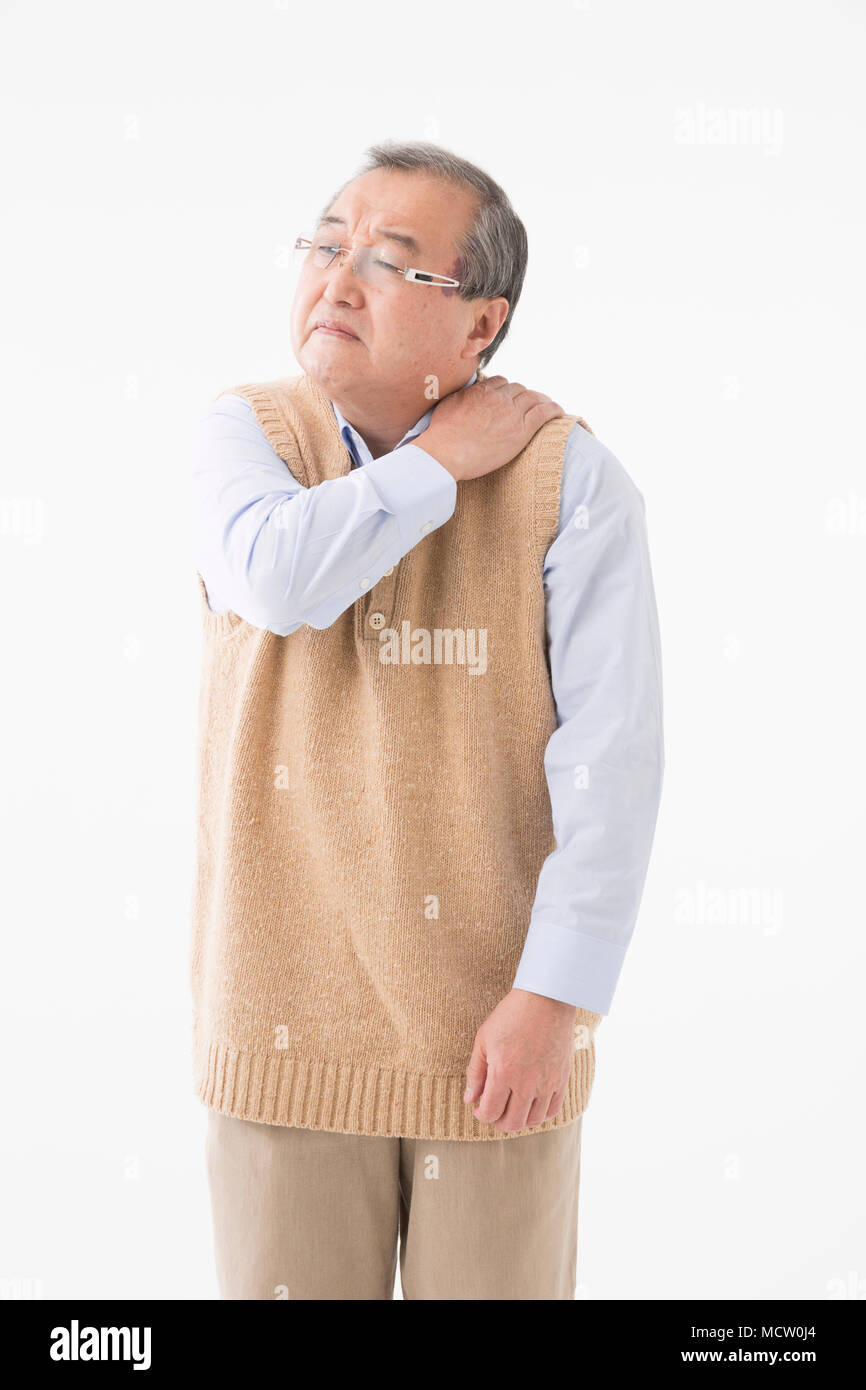 Senior man with shoulder pain Stock Photo - Alamy