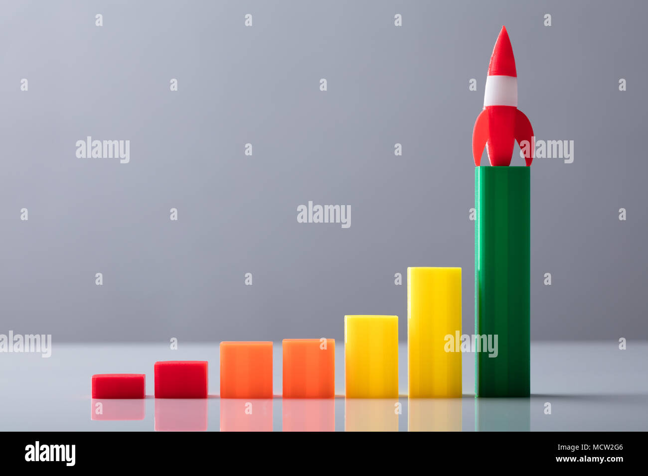 Grey bar chart growing red hi-res stock photography and images - Alamy