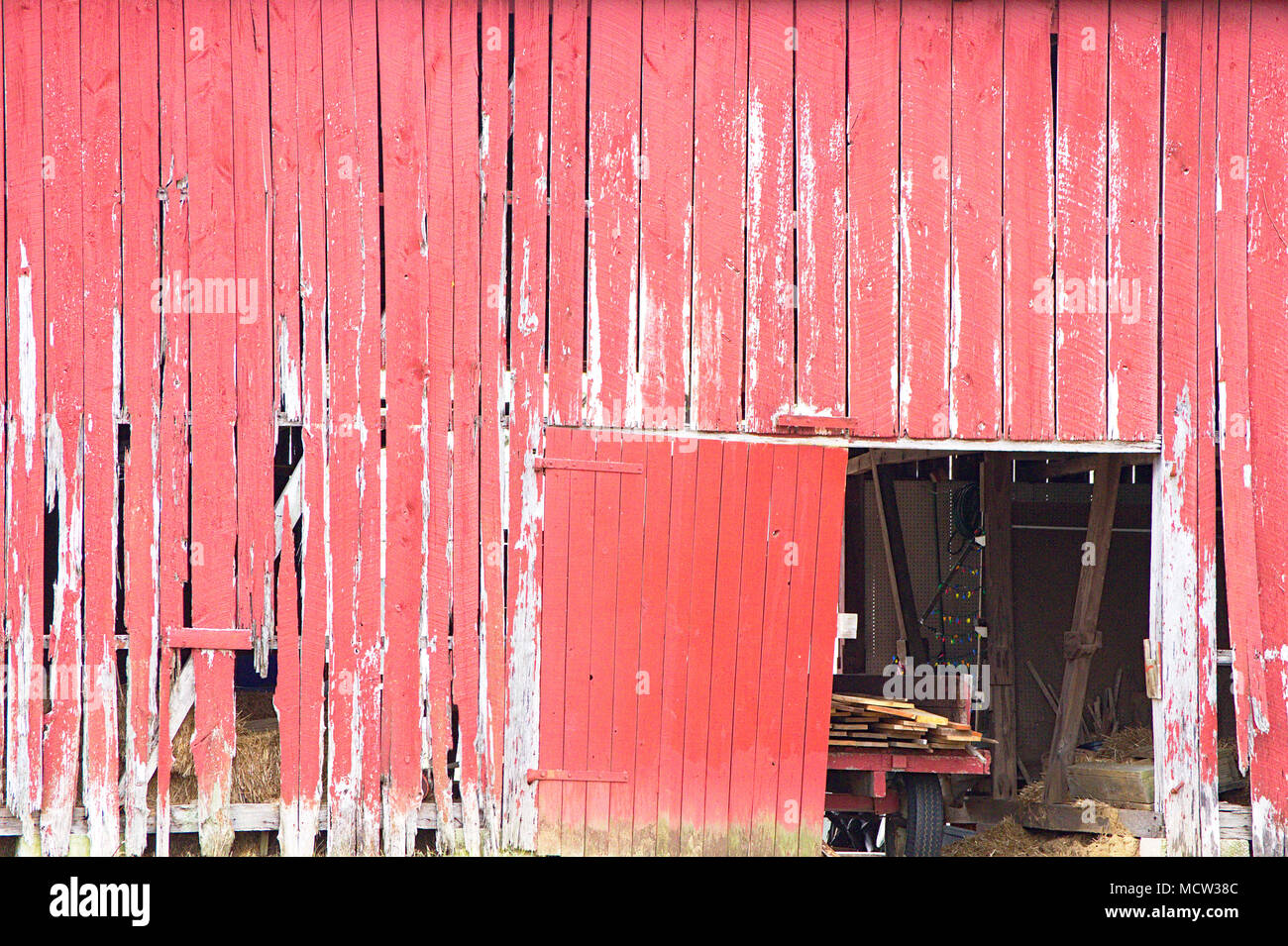 Old Red Barn with doors opened Stock Photo - Alamy