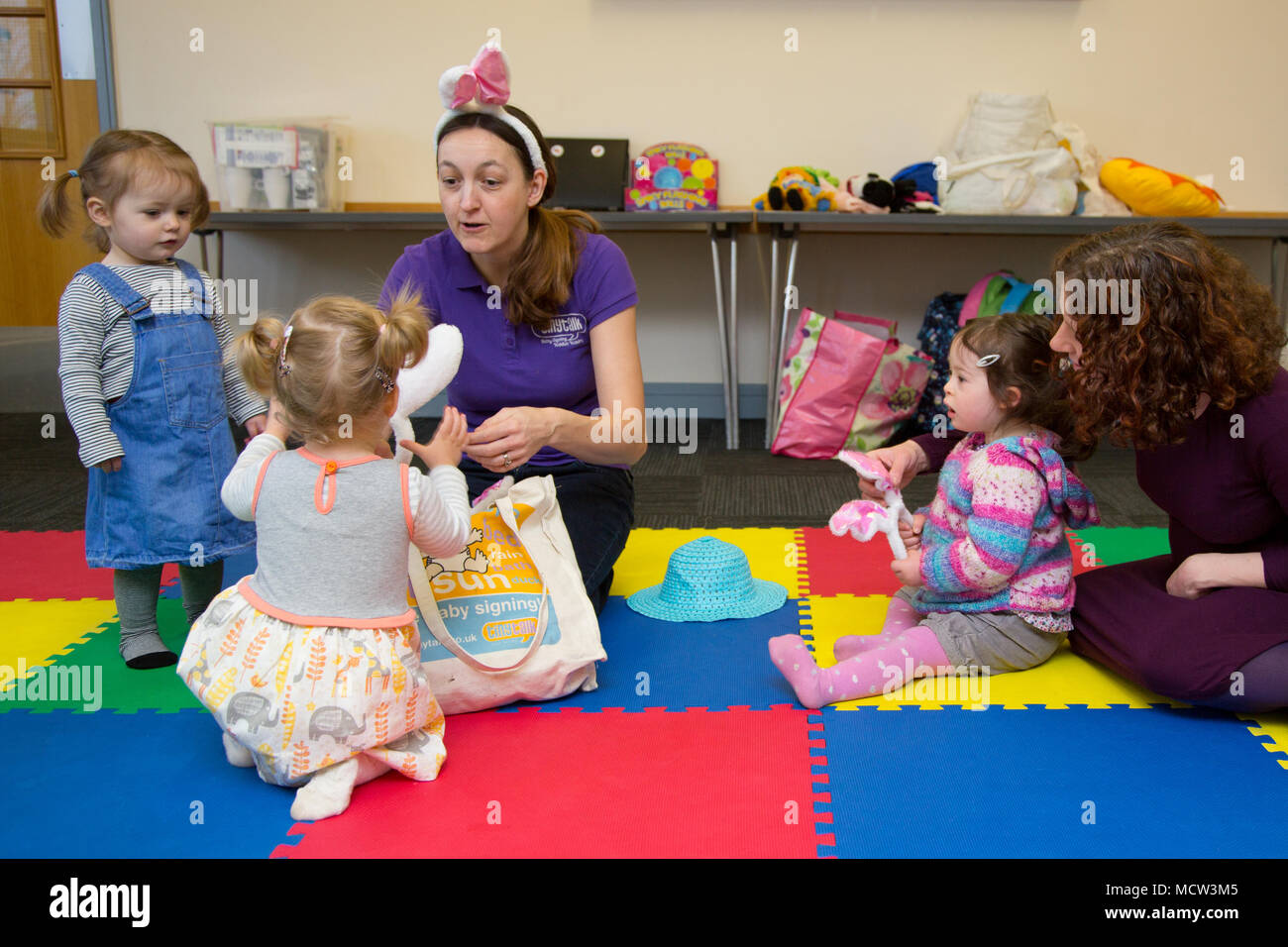 Baby sensory class uk hi-res stock photography and images - Alamy