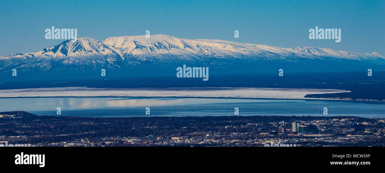 Flat top mountain hi-res stock photography and images - Alamy