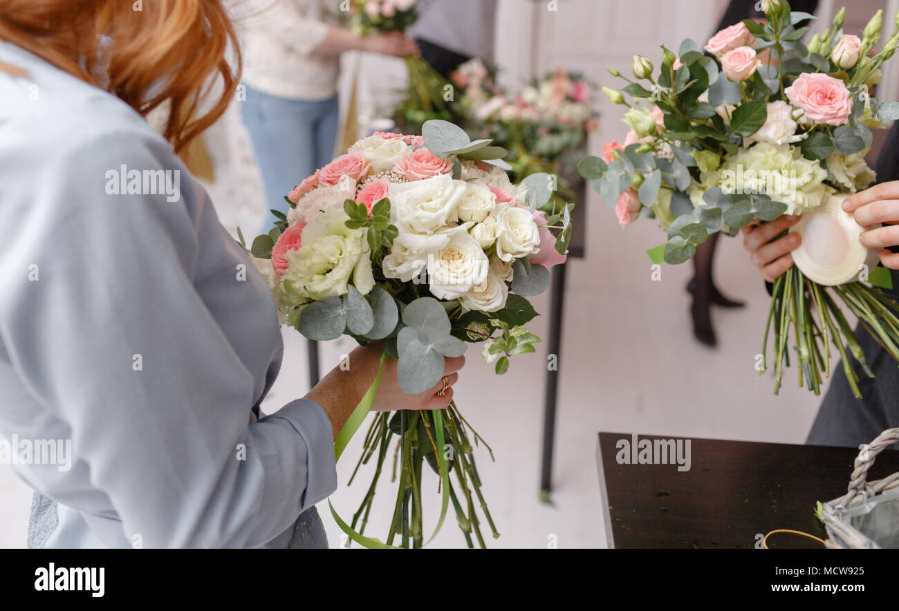 Master class on making bouquets. Spring bouquet. Learning flower ...