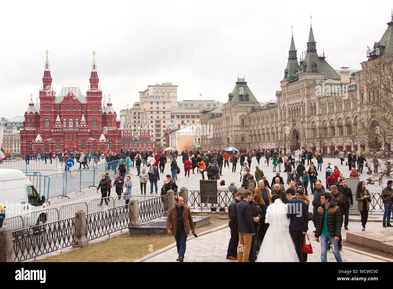 Color symbol view square wall blue sky hi-res stock photography and ...