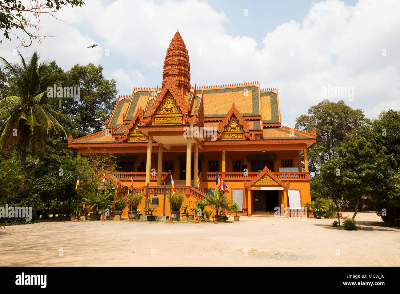 Modern temple hi-res stock photography and images - Alamy