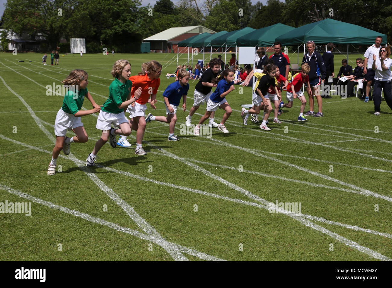 School sports day running race hi-res stock photography and images - Alamy