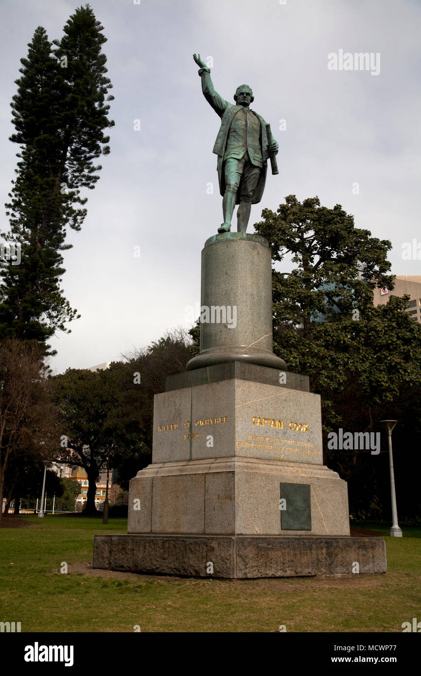 Captain cook statue australia hi-res stock photography and images - Alamy