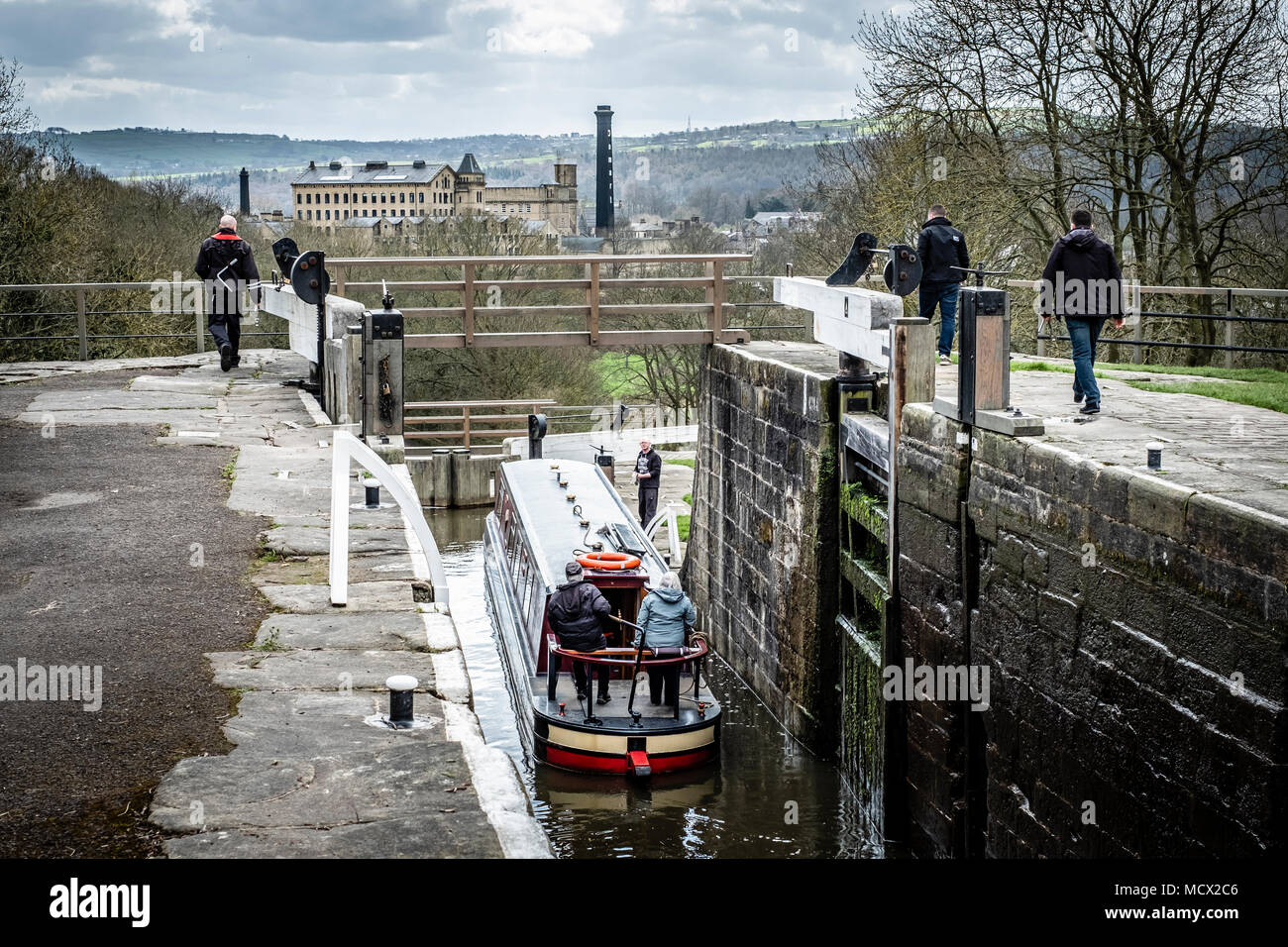 Bingley five rise locks west yorkshire hi-res stock photography and ...
