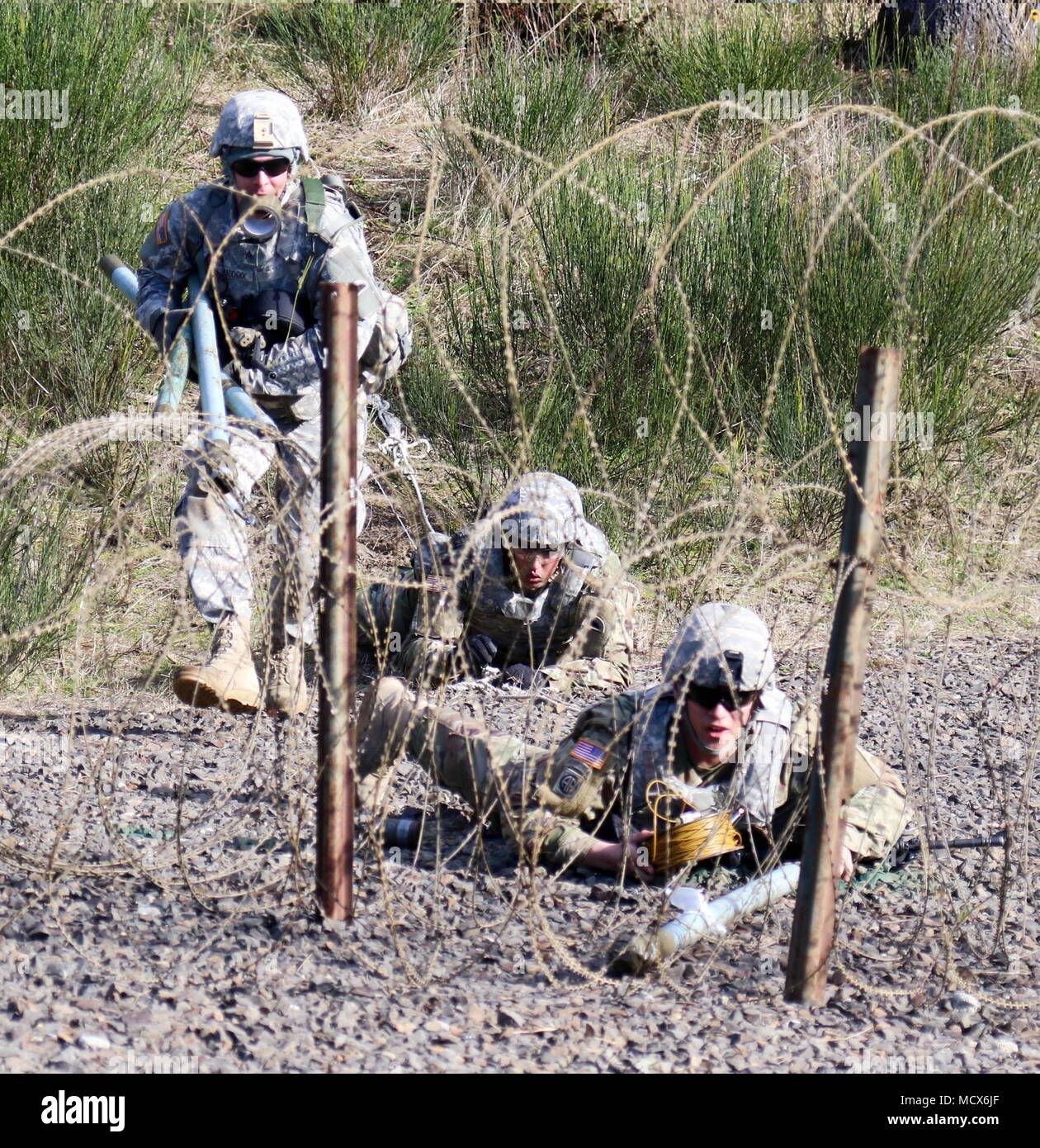Oregon Army National Guard Soldiers with 2nd Battalion, 162nd Infantry ...