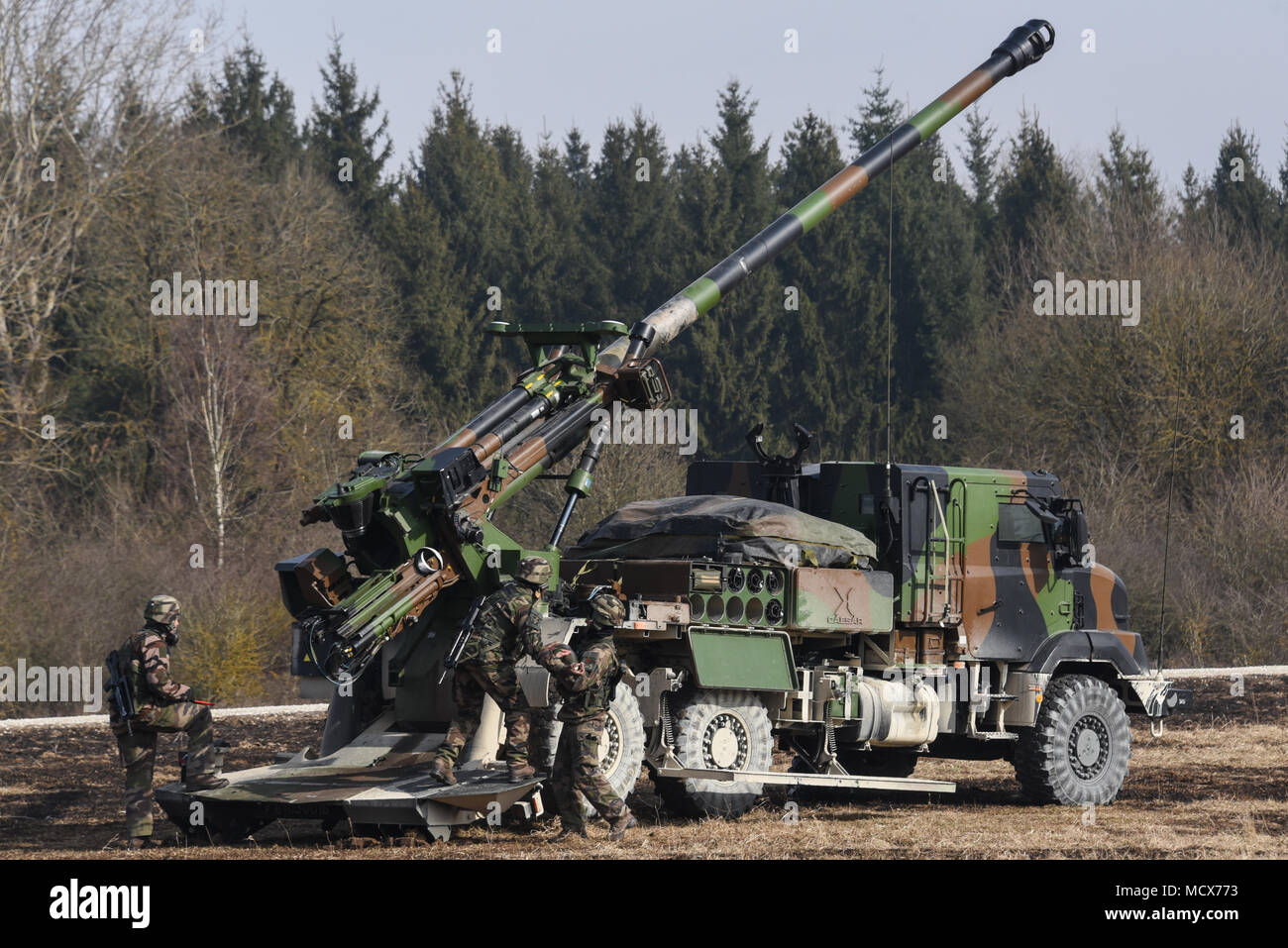 French soldiers conduct a live fire mission using Camion Equipé d'un ...