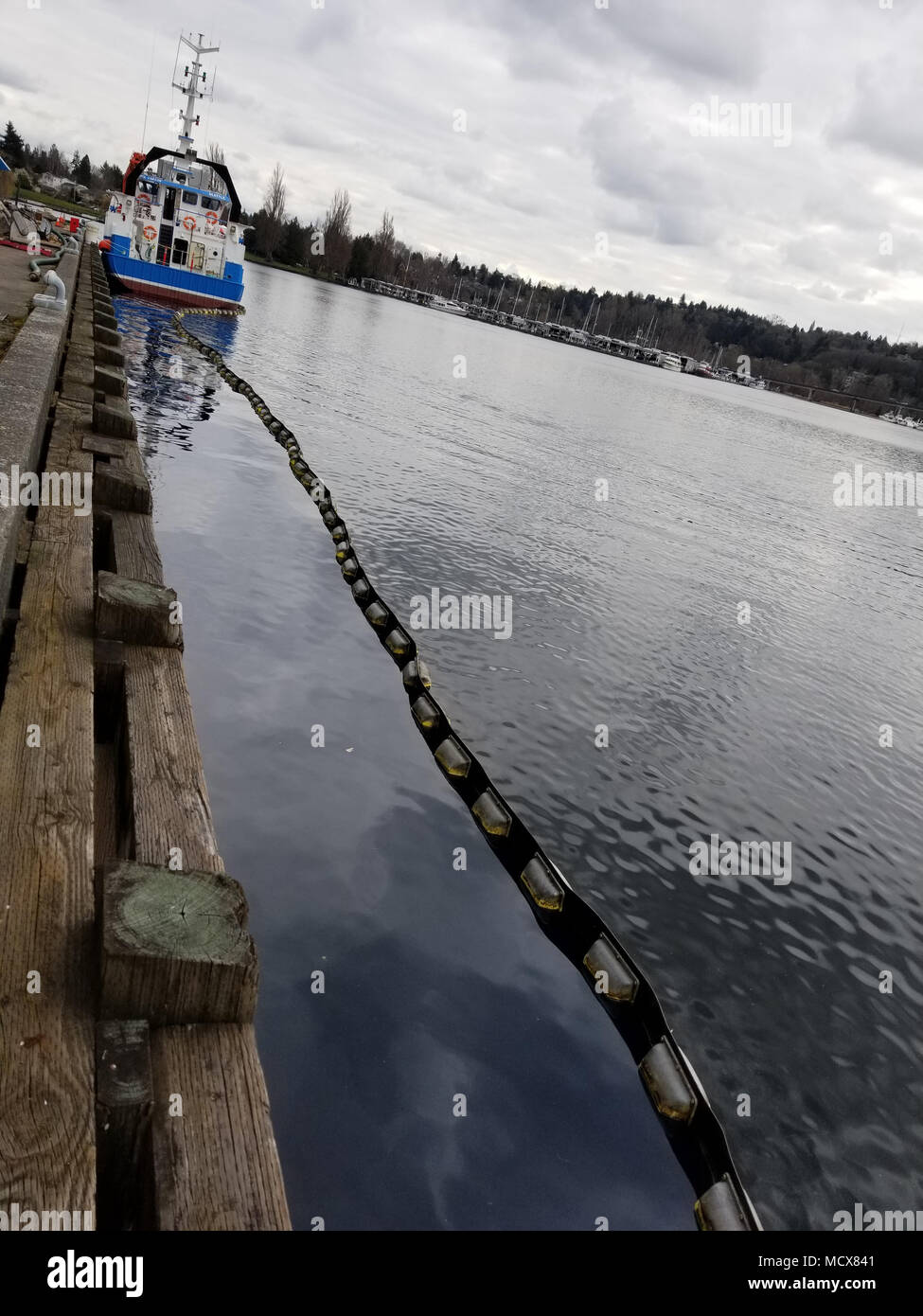 Containment boom trails from behind the 135-foot research vessel Rachel ...
