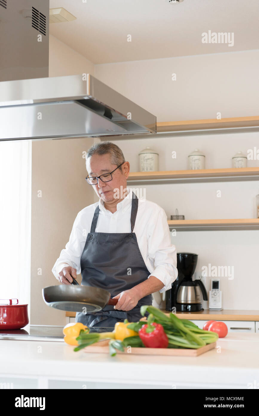 Induction cooking male hi-res stock photography and images - Alamy