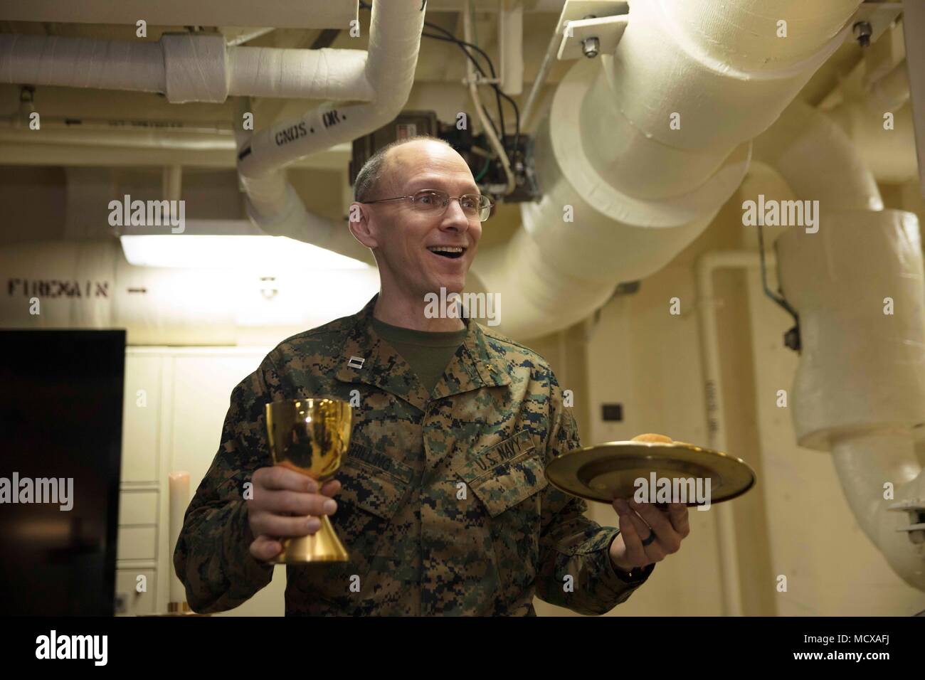 26th marine expeditionary unit meu chaplain hi-res stock photography ...