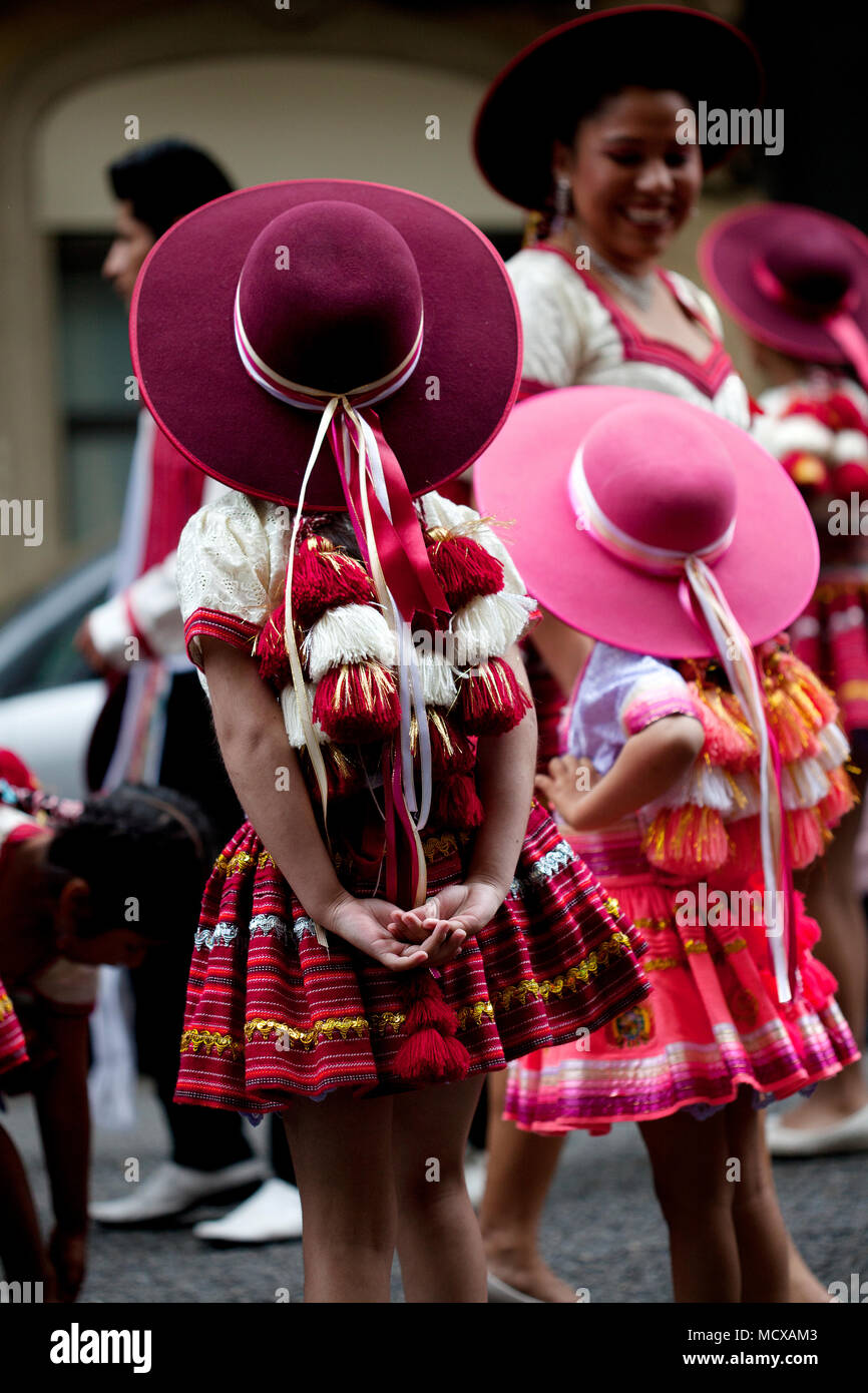 Bolivian children hi-res stock photography and images - Alamy