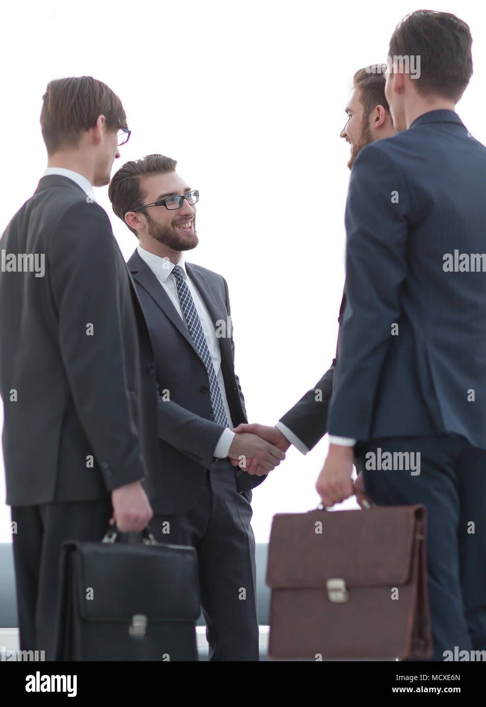 welcome handshake of business partners Stock Photo - Alamy