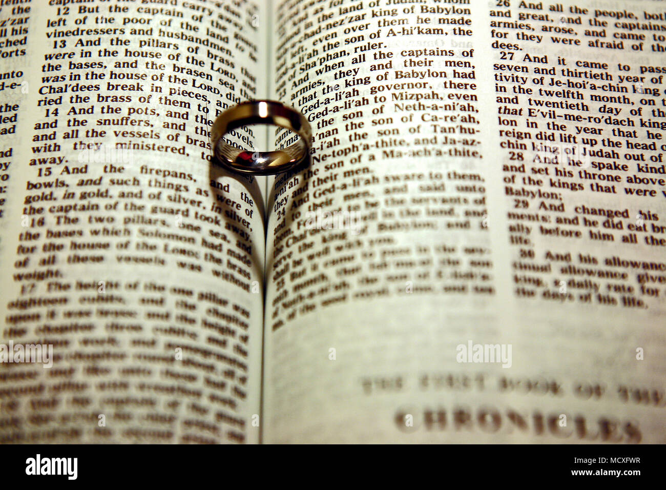 Wedding ring photo ideas hi-res stock photography and images - Alamy