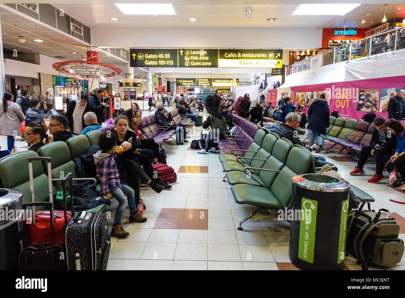 Gatwick north terminal departure lounge hi-res stock photography and ... Gatwick north terminal departure lounge hi-res stock photography and ...