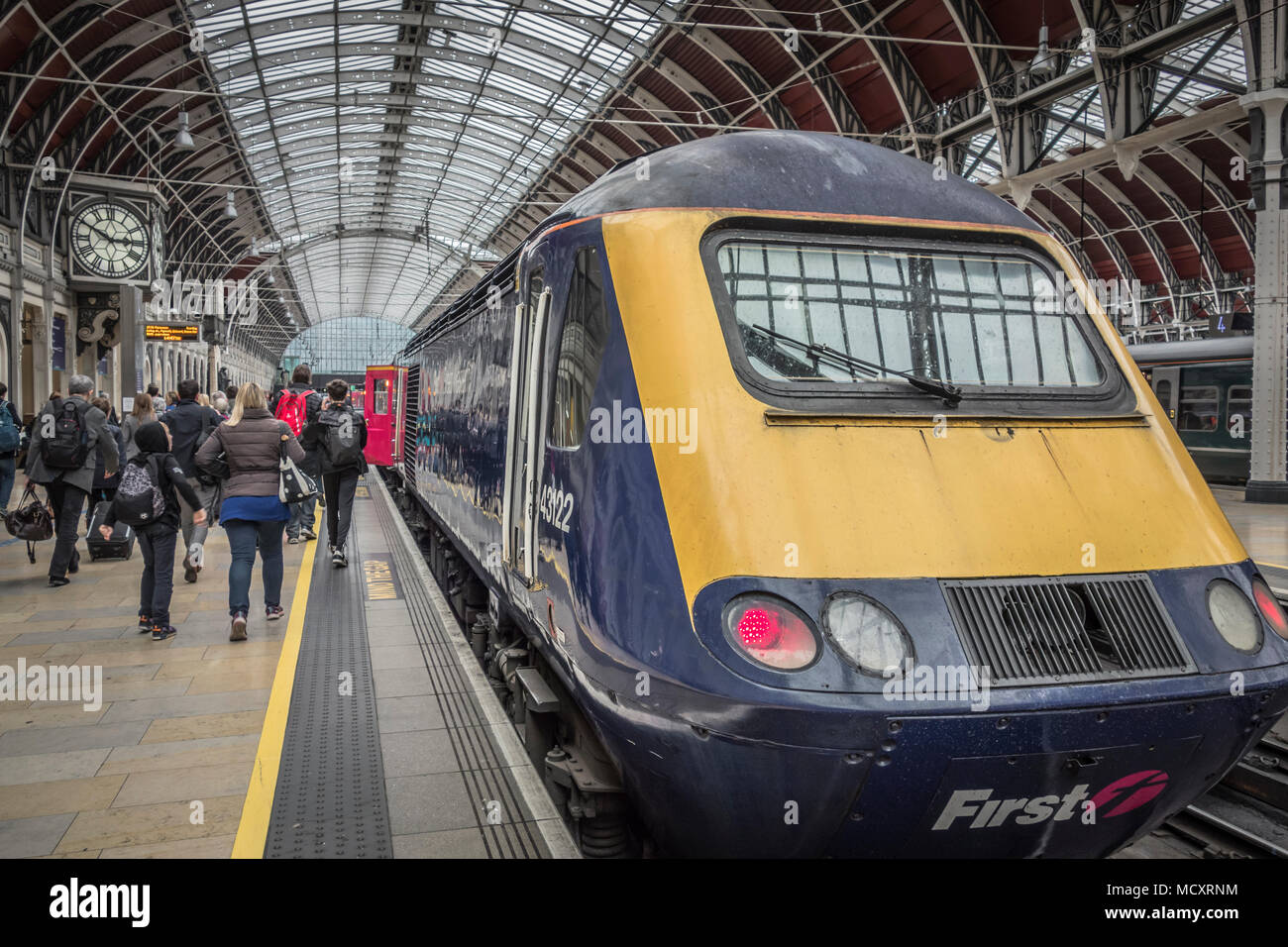 Great Western Railway Class 43 HST Power Cars waiting to depart ...