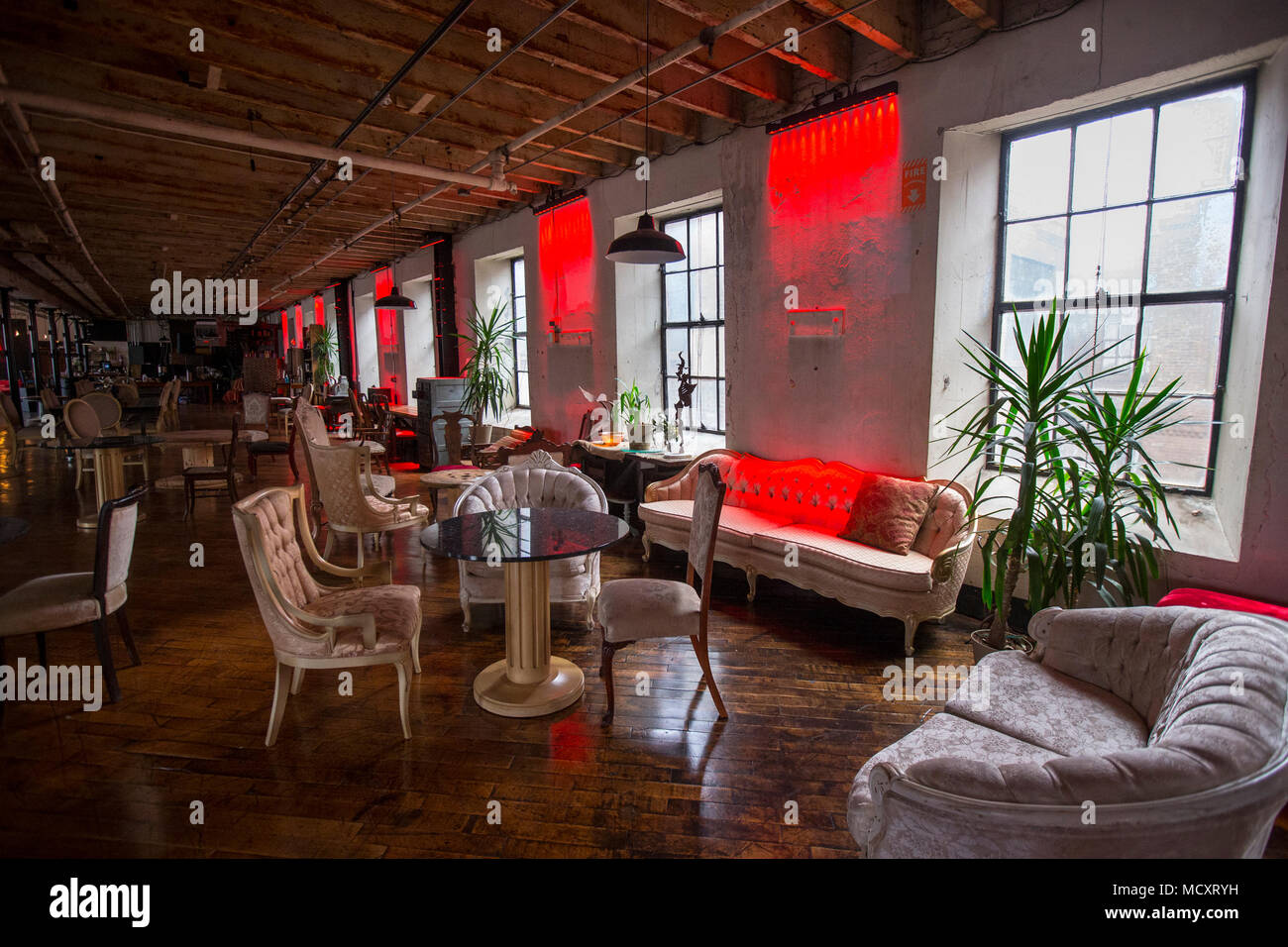 Loft building hi-res stock photography and images - Alamy