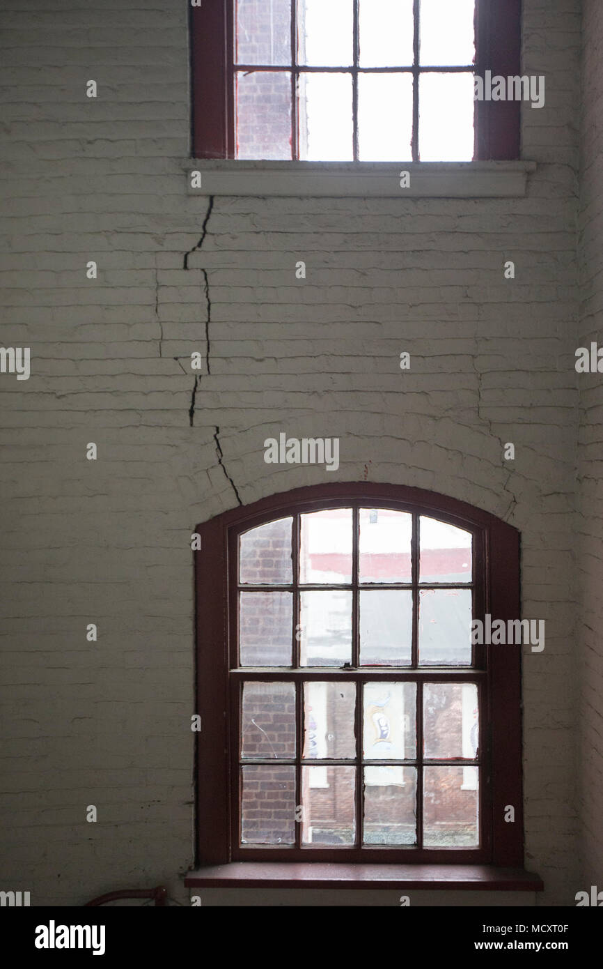 Crack window hi-res stock photography and images - Alamy