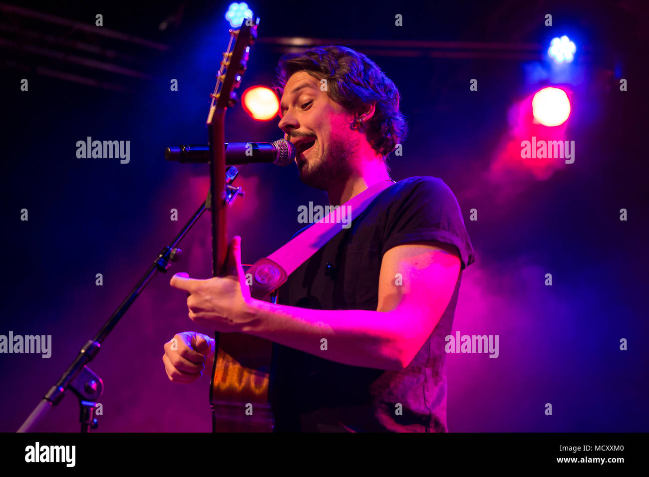 Young singer hi-res stock photography and images - Alamy