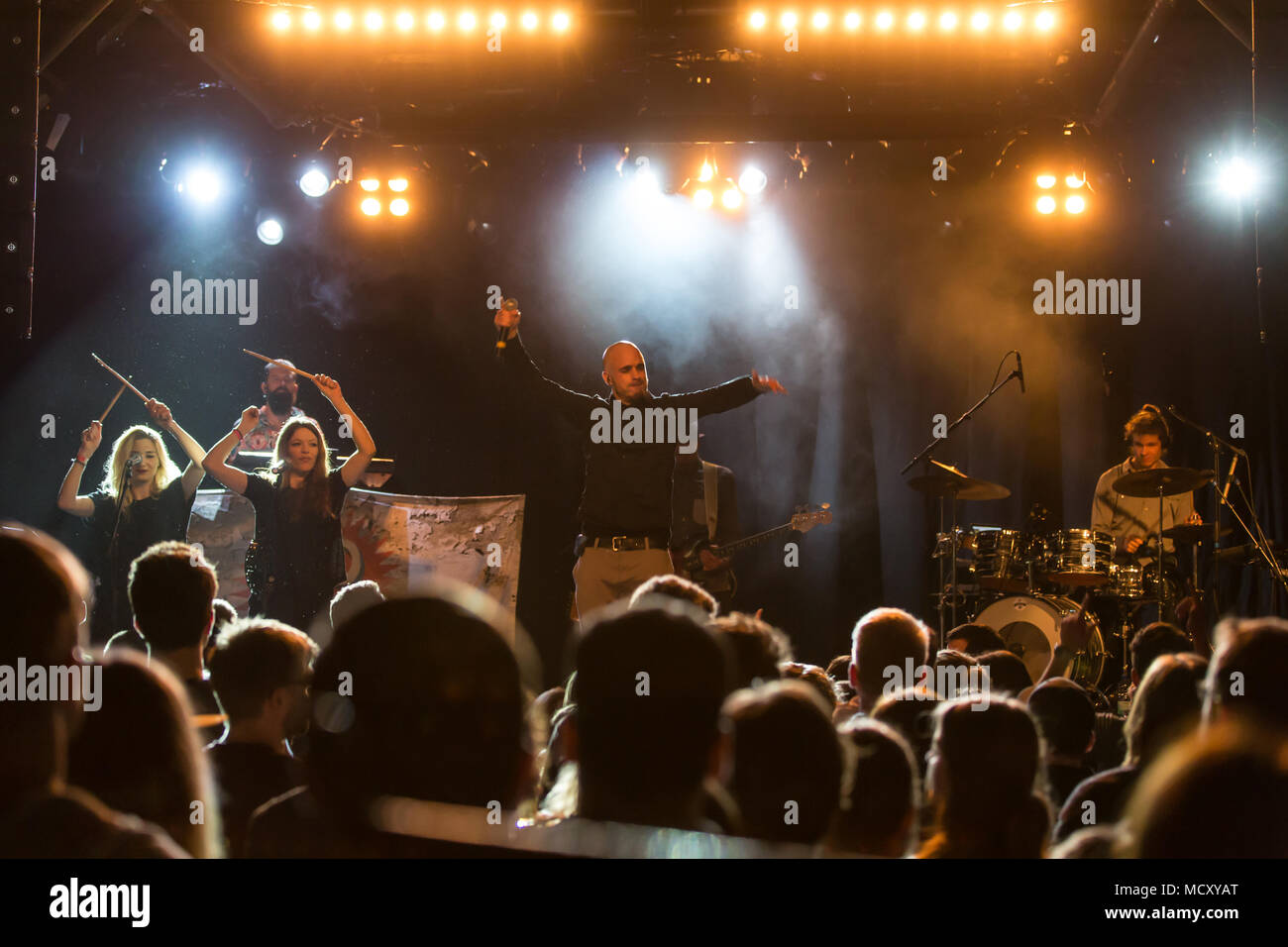 Dodo singer hi-res stock photography and images - Alamy