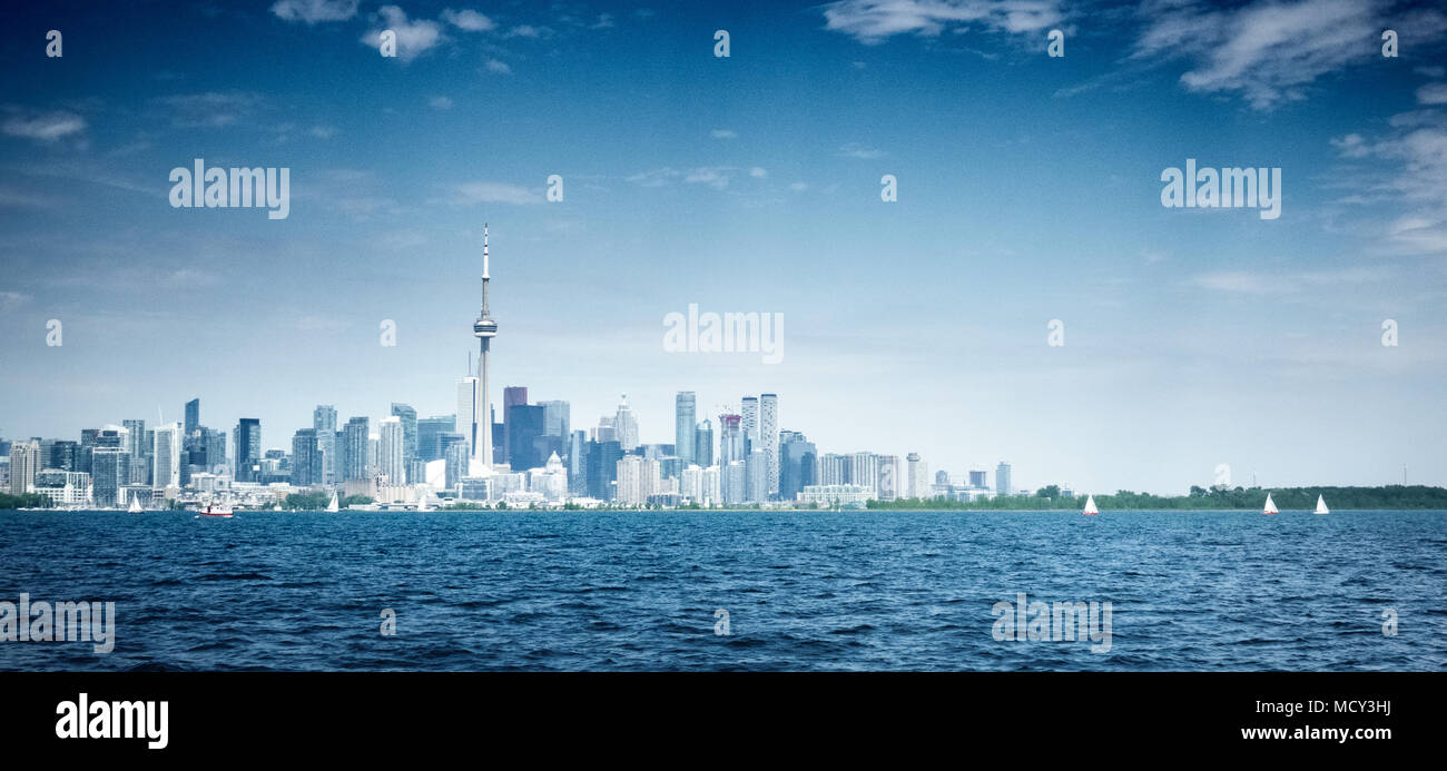 Scenic view of Lake Ontario and city skyline, Toronto, Canada Stock ...