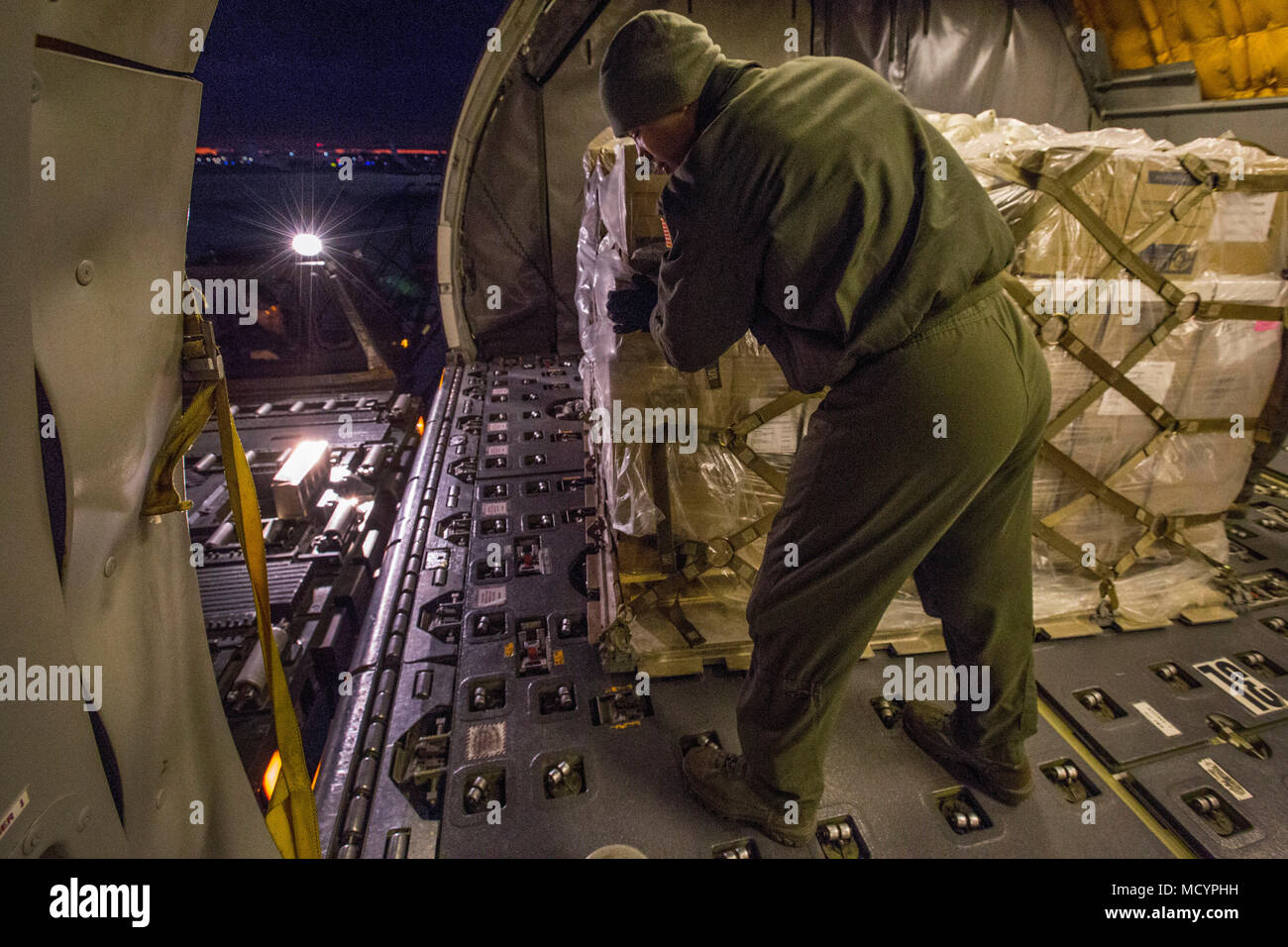 60k Tunner Aircraft Loader High Resolution Stock Photography and Images ...