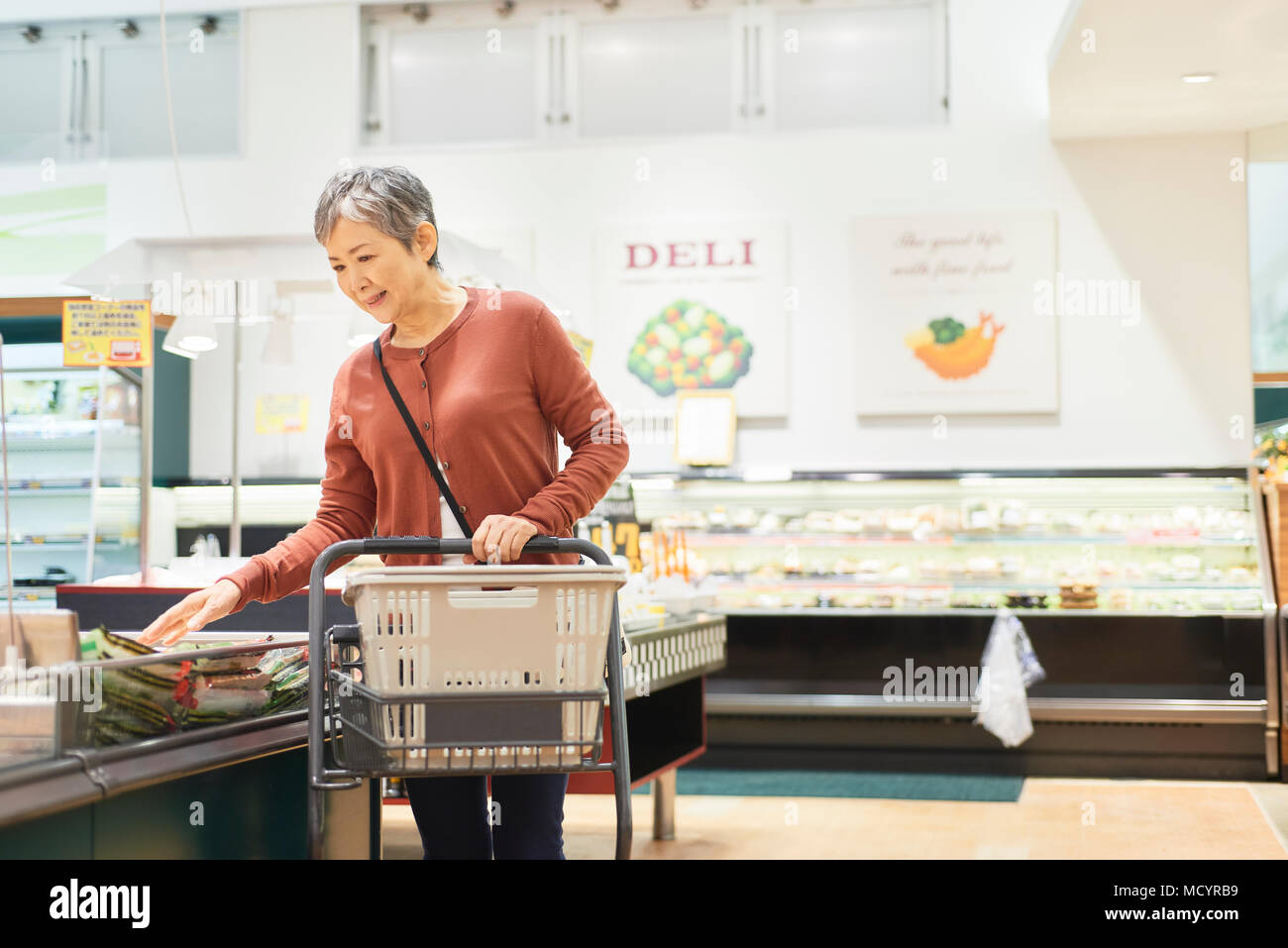 Senior woman shopping in supermarket Stock Photo - Alamy