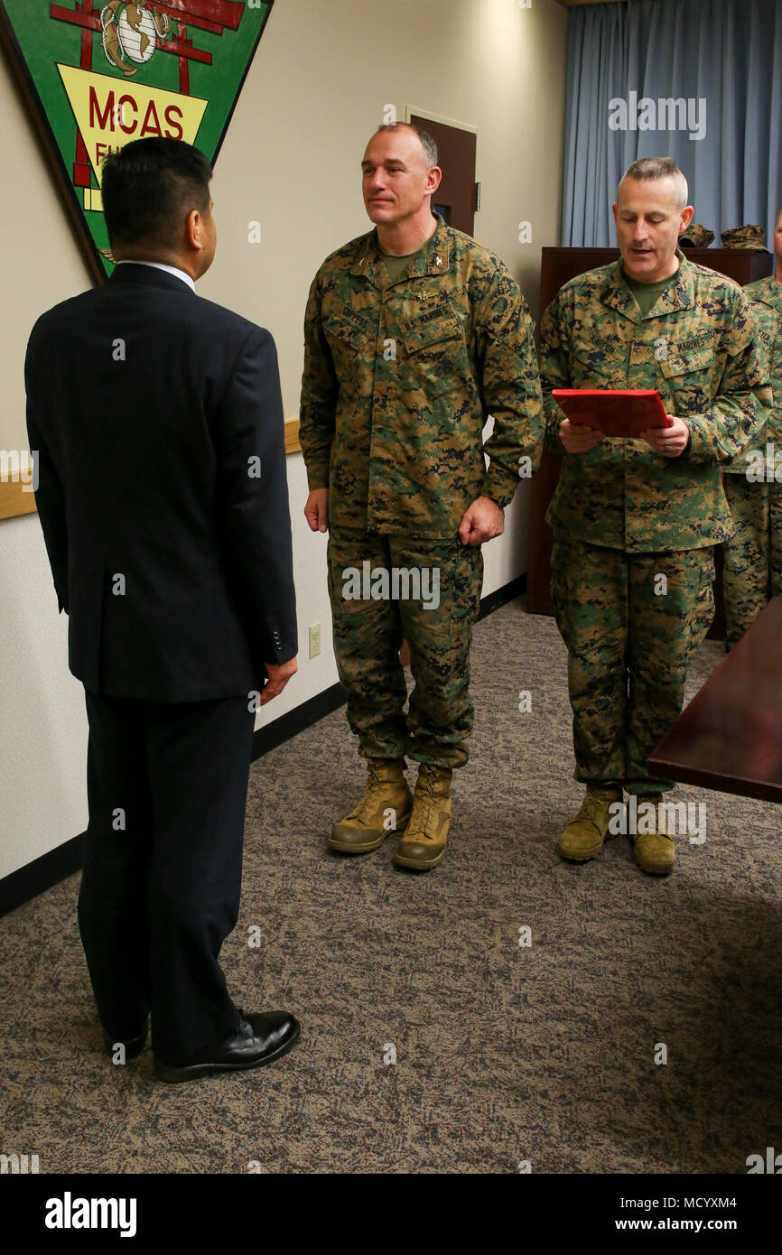 Commanding officer of mcas futenma hi-res stock photography and images ...