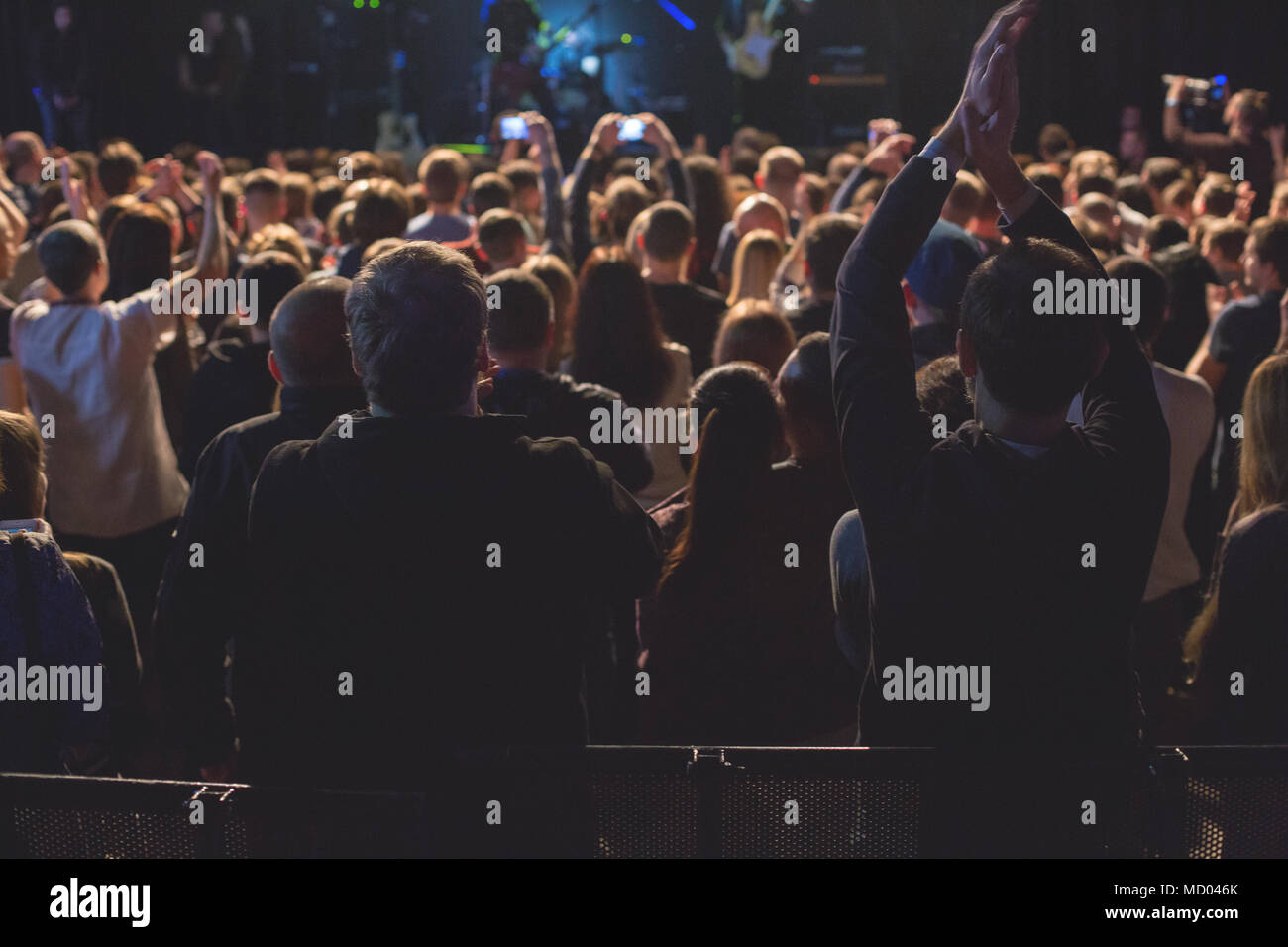 Theatre and audience hi-res stock photography and images - Alamy