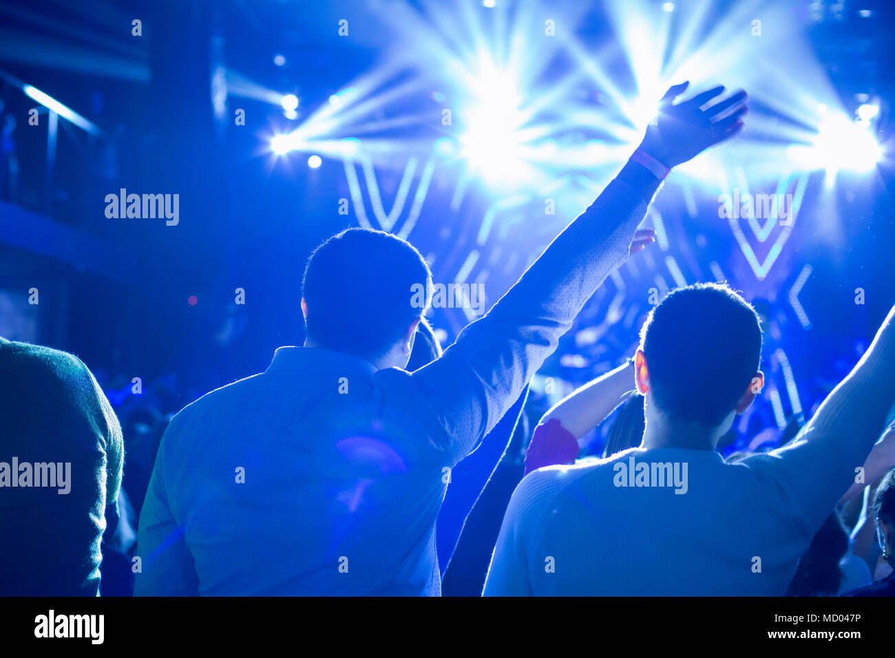 Artist theatre stage audience hi-res stock photography and images - Alamy