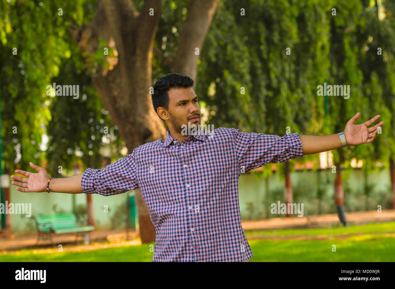 Spreading hands hi-res stock photography and images - Alamy