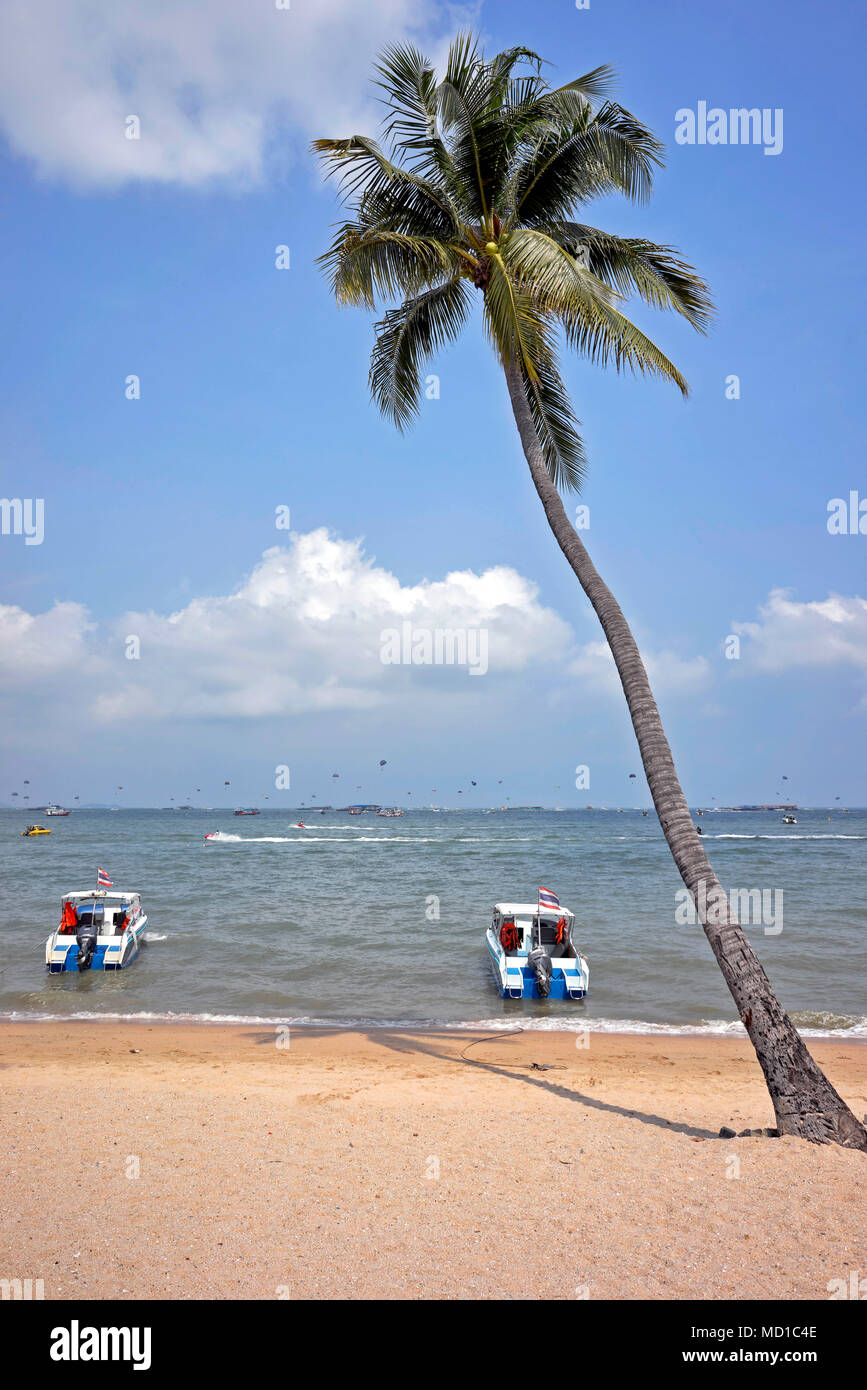 Pattaya beach resort hi-res stock photography and images - Alamy