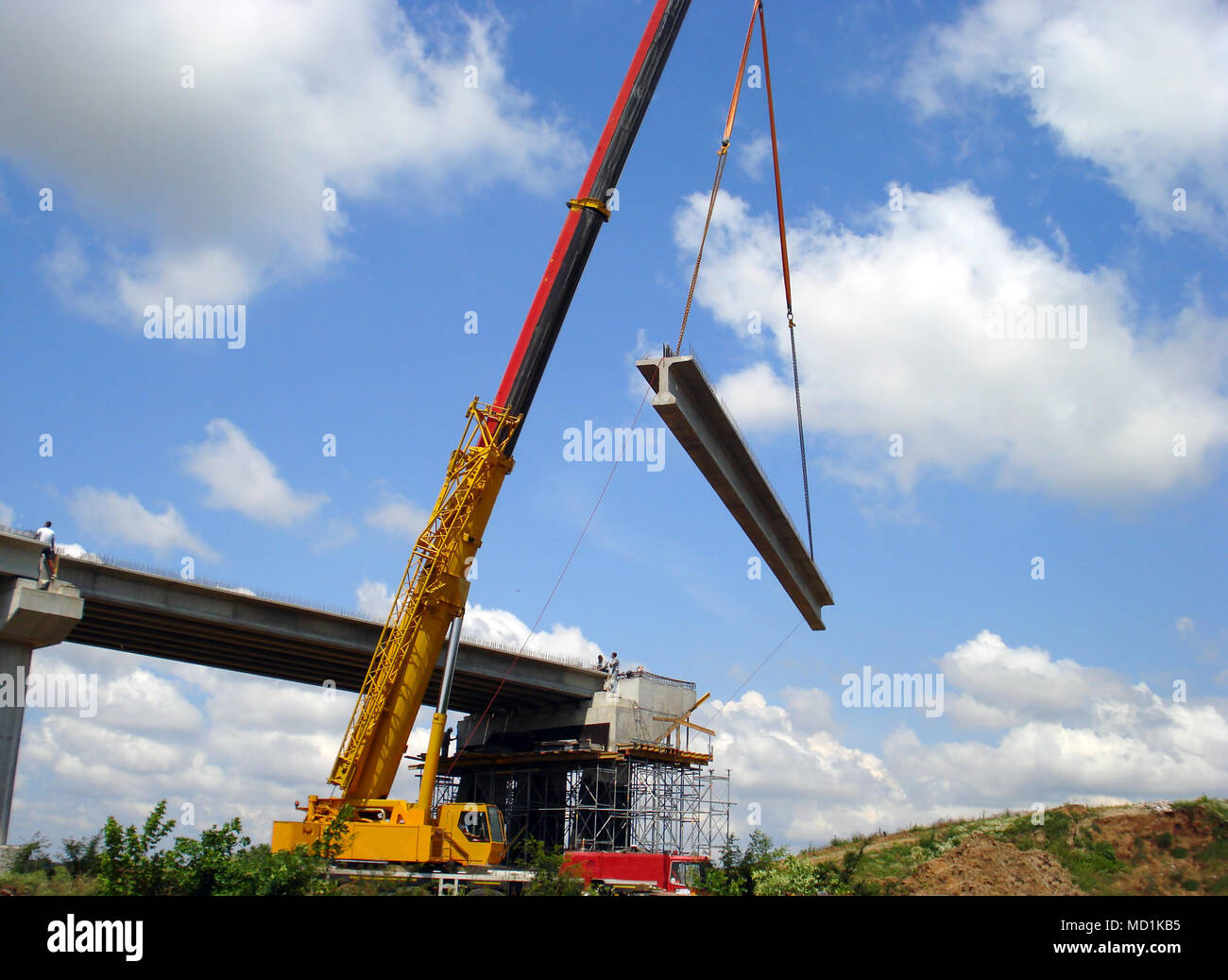 Crane fixed the concrete beam Stock Photo - Alamy
