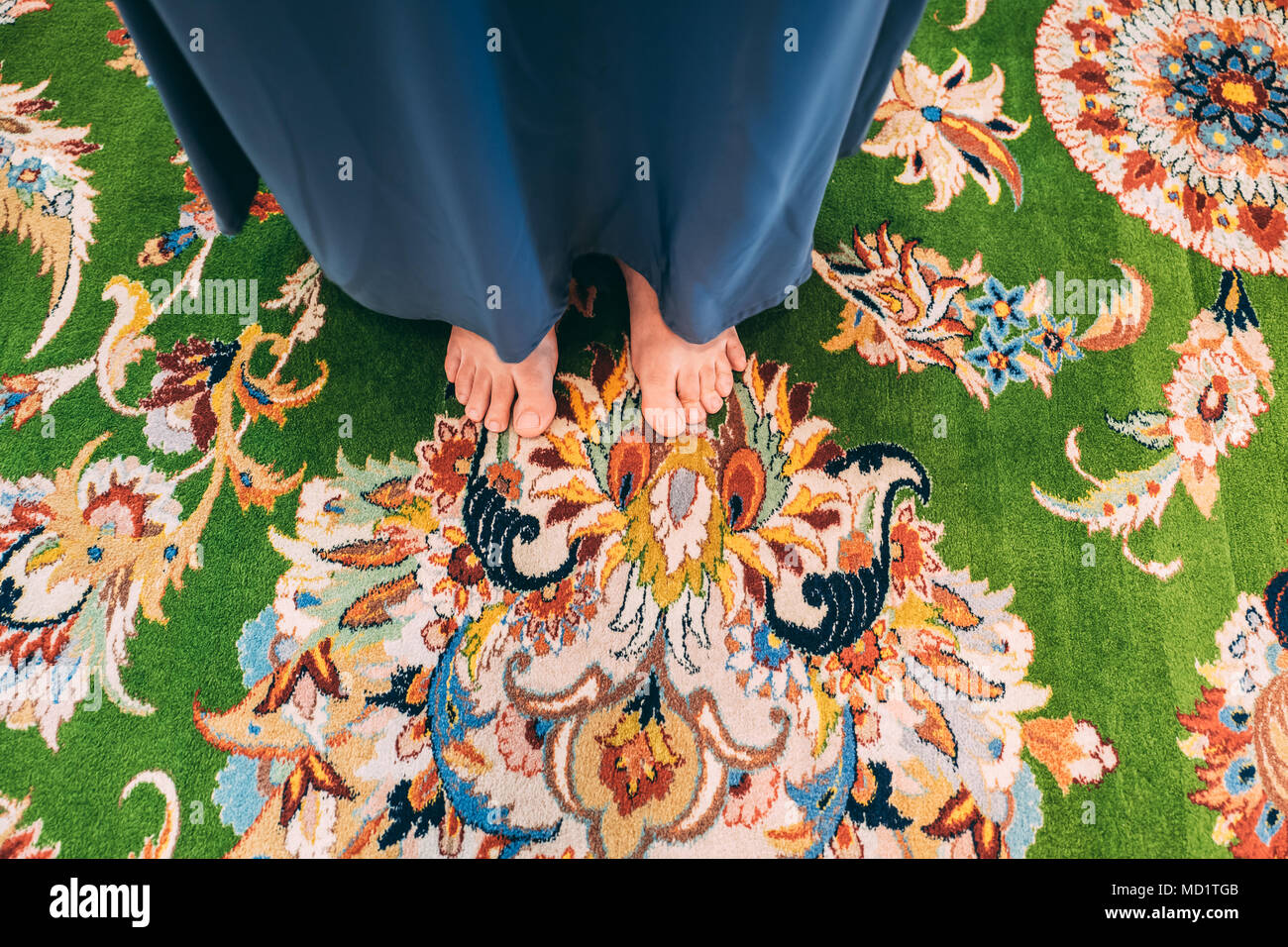 Sheikh zayed grand mosque and carpet hi-res stock photography and ...