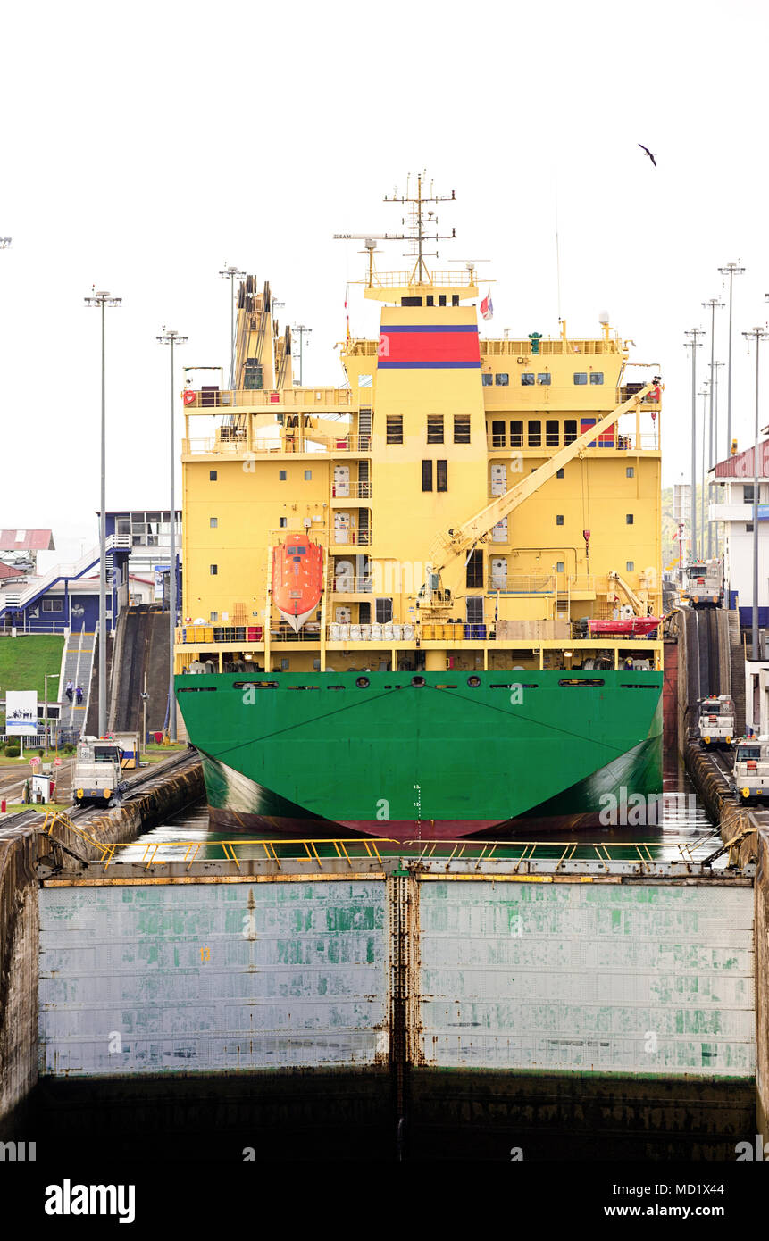 Panama loading hi-res stock photography and images - Alamy
