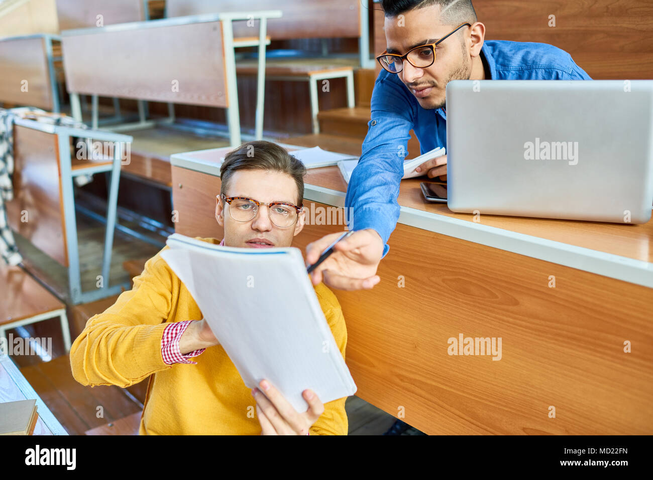 Students helping other hi-res stock photography and images - Alamy