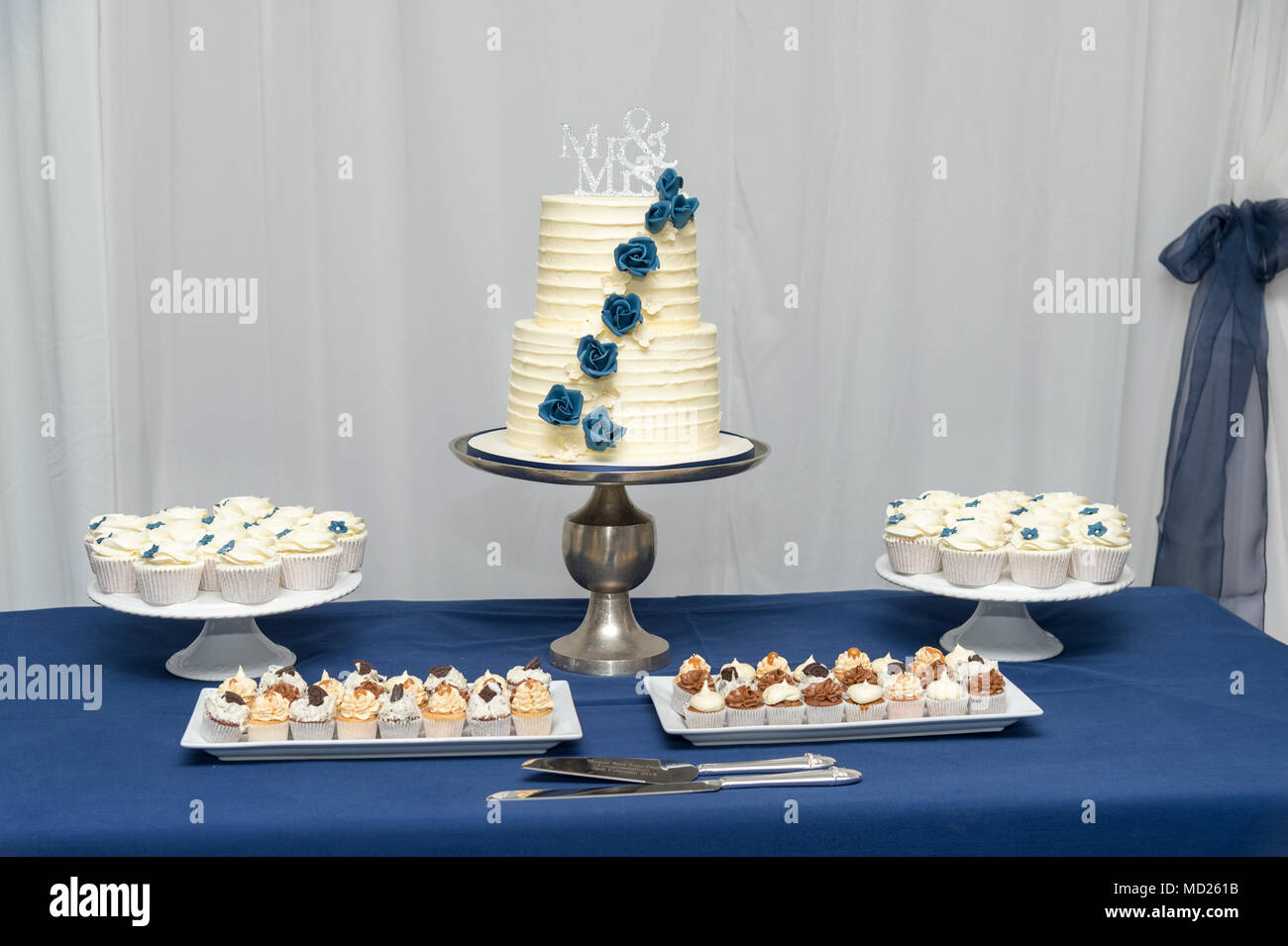 Wedding reception cake hi-res stock photography and images - Alamy