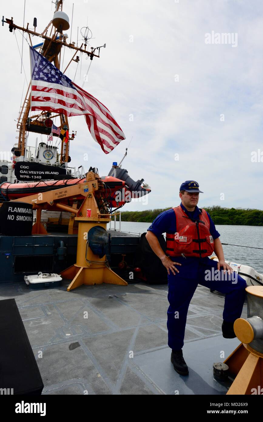 110 foot island class hi-res stock photography and images - Alamy